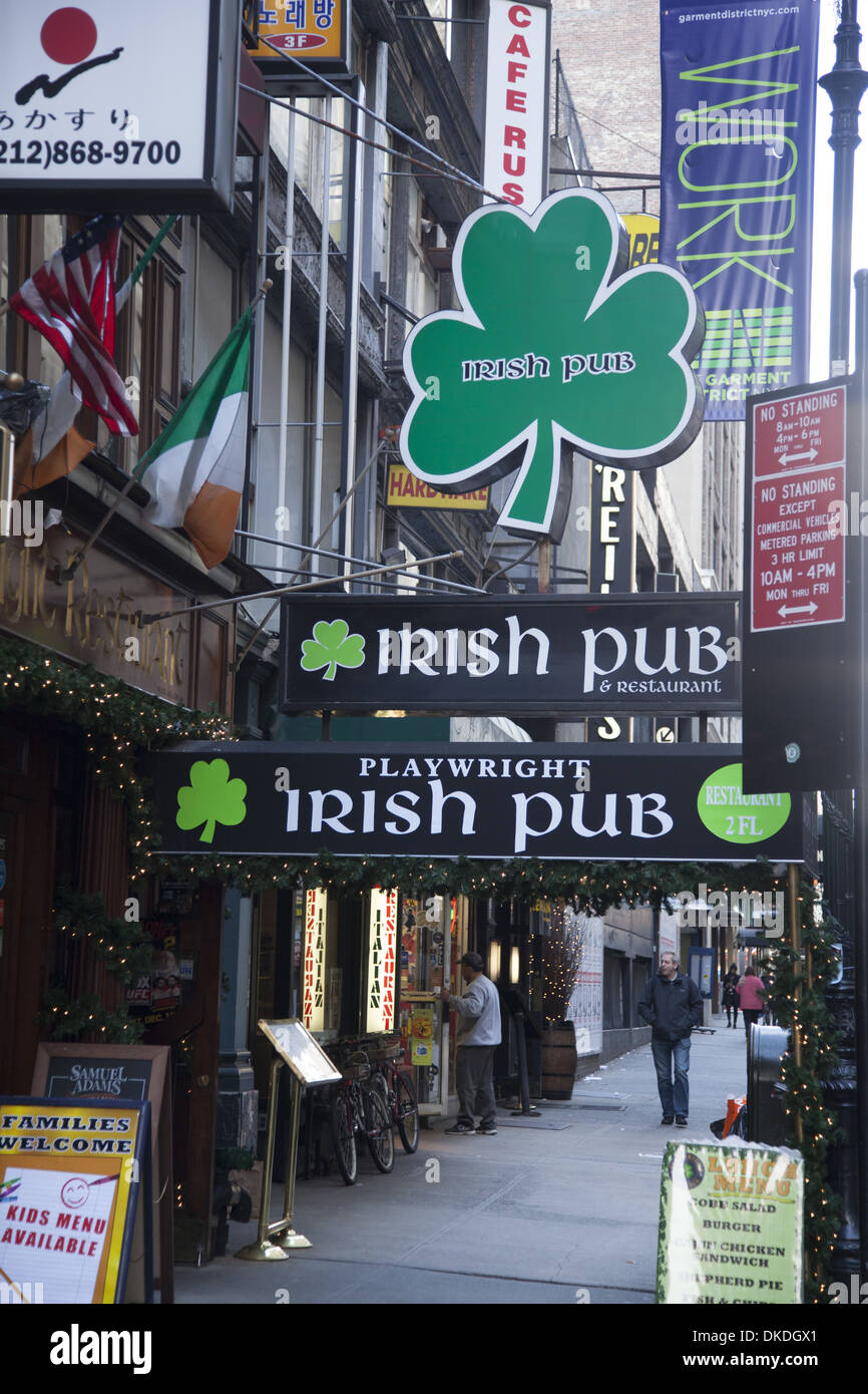 W 35th street hi-res stock photography and images - Alamy