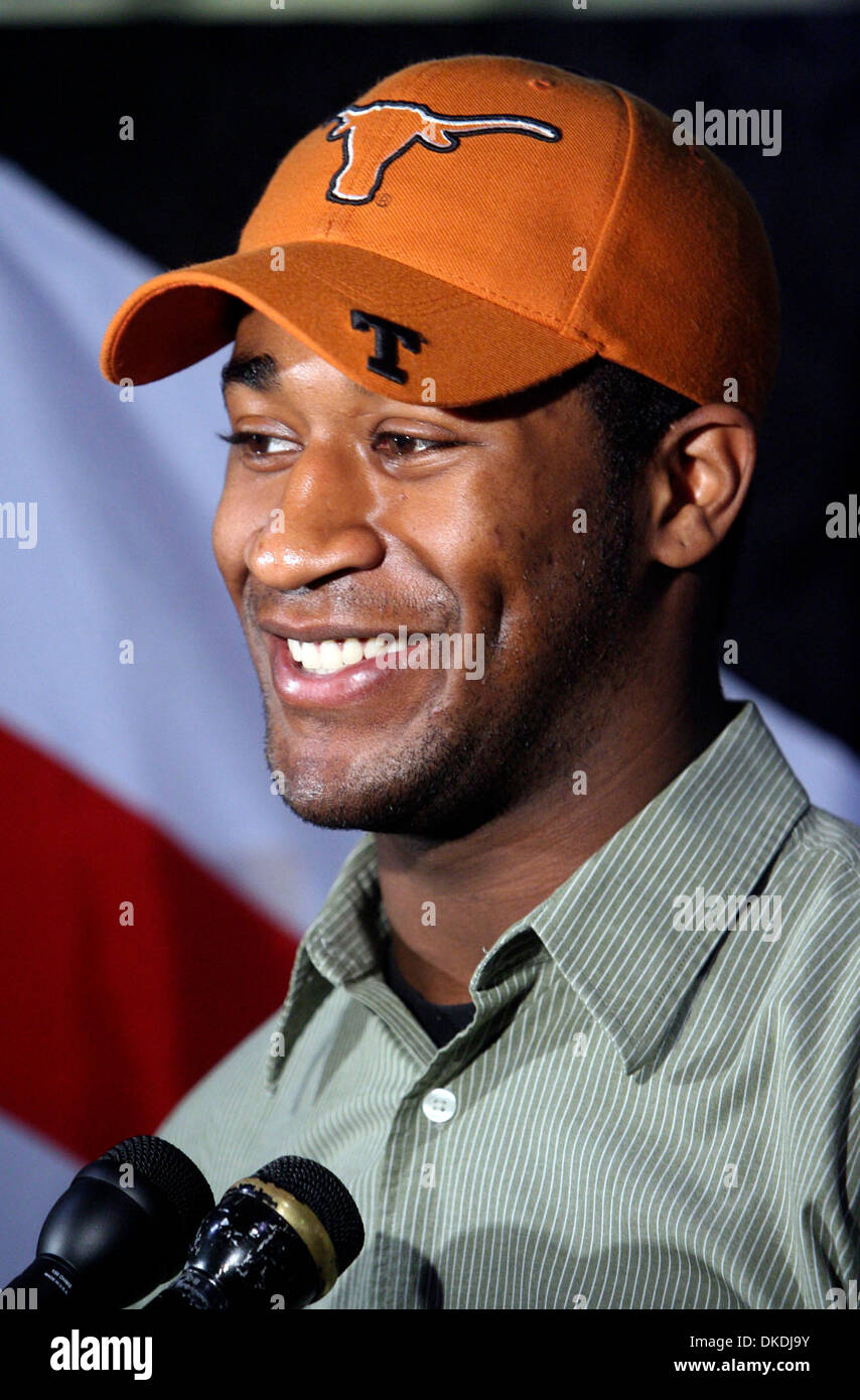 Feb 07, 2007 - San Antonio, TX, USA - Churchill player IAN HARRIS signs ...