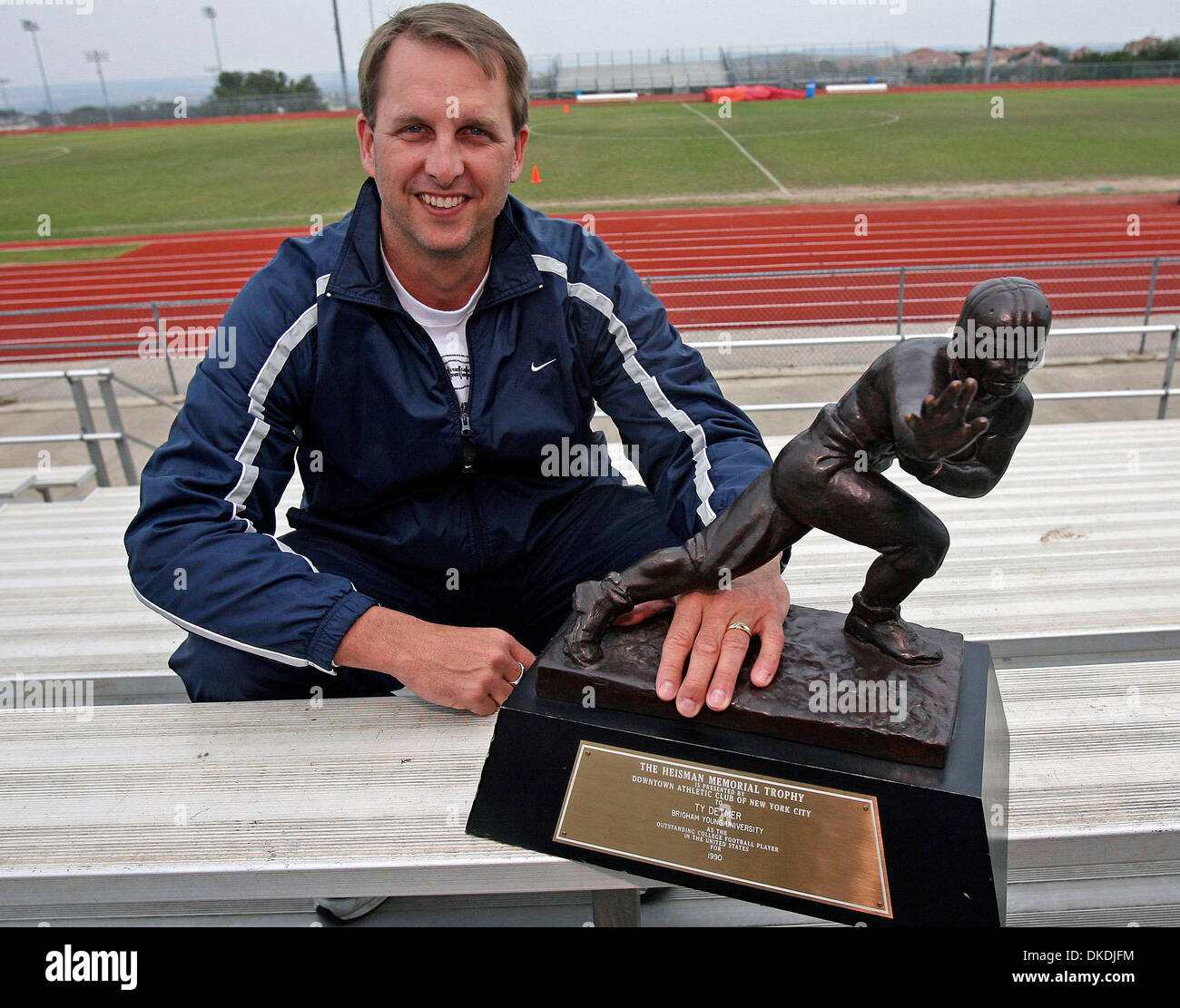 Feb 10, 2007 - Austin, TX, USA - TY DETMER shows off his 1990 Heisman ...