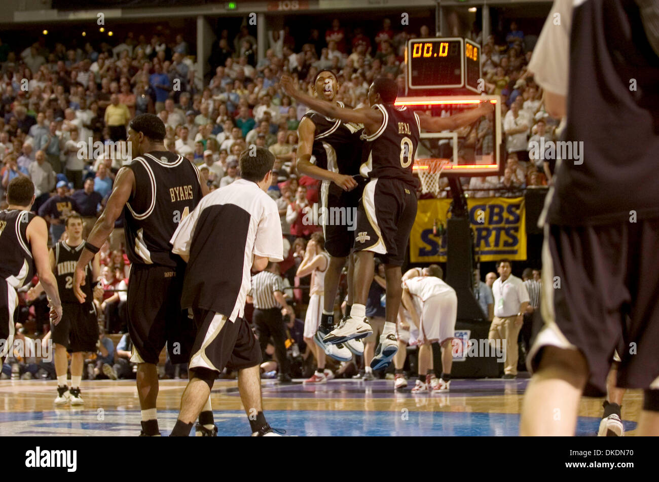 Mar 17, 2007 - Sacramento, CA, USA - Commodores SHAN FOSTER (center ...