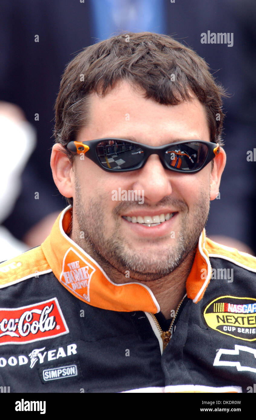 Apr 01, 2007 - Martinsville, VA, USA - Nextel Cup Driver TONY STEWART ...