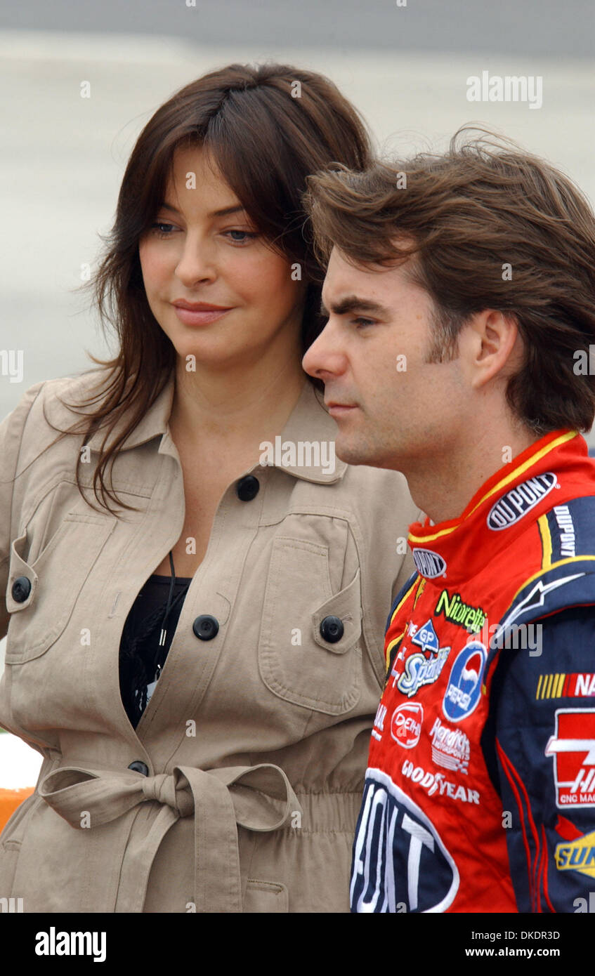 Apr 01, 2007 - Martinsville, VA, USA - Driver JEFF GORDON and his wife ...