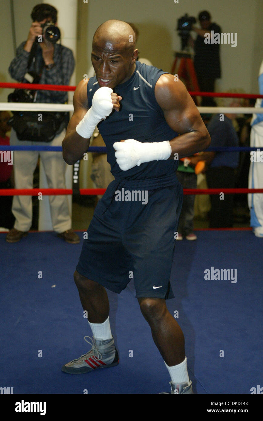 Apr 17, 2007 - Las Vegas, NV, USA - BOXING: Undefeated World Champion ...