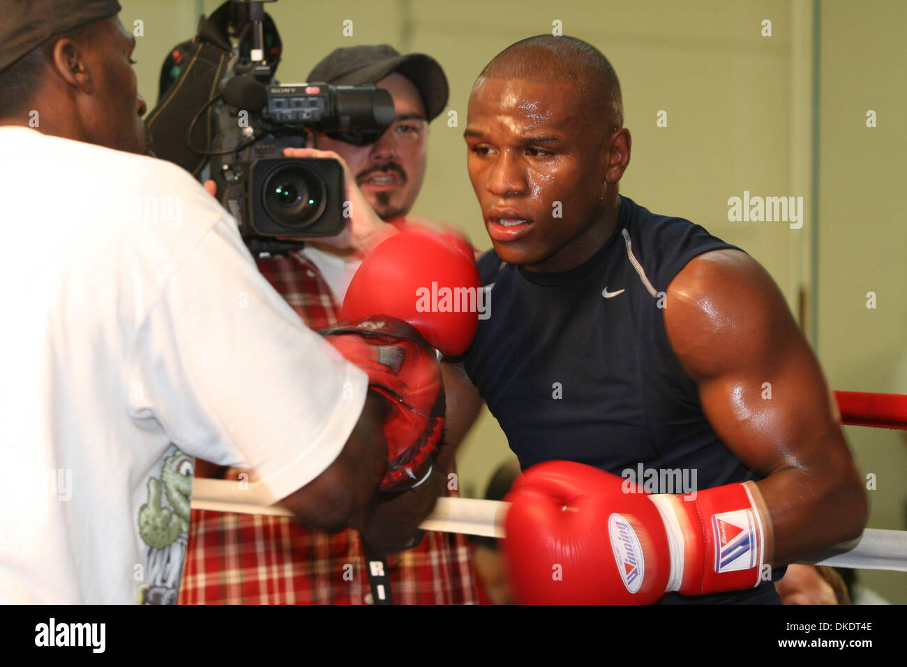 Apr 17, 2007 - Las Vegas, NV, USA - BOXING: Undefeated World Champion ...