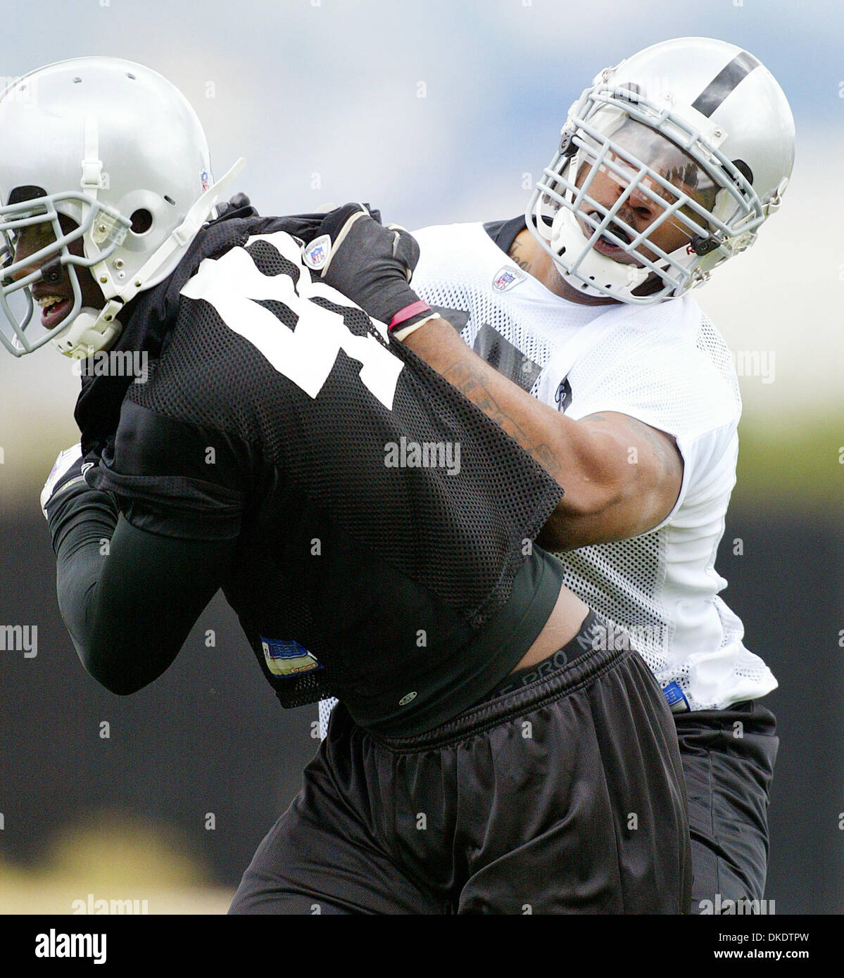 Lineman Mario Henderson (right) battles linebacker Chris Clemons during ...