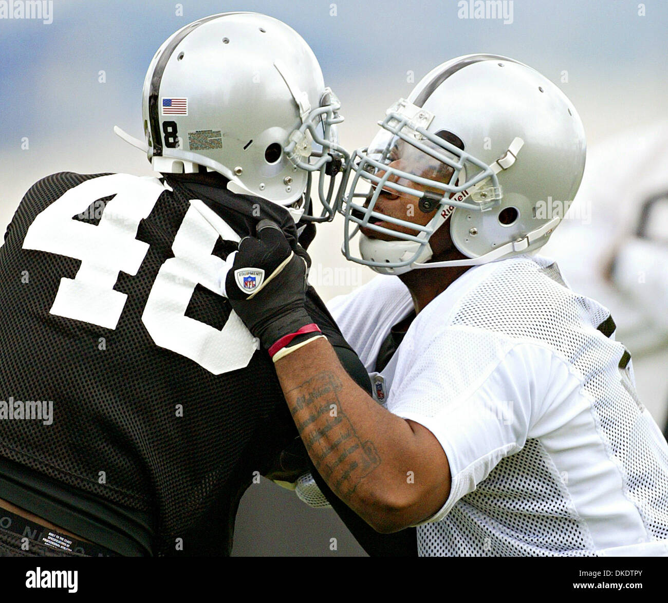 Lineman Mario Henderson (right) battles linebacker Chris Clemons during ...