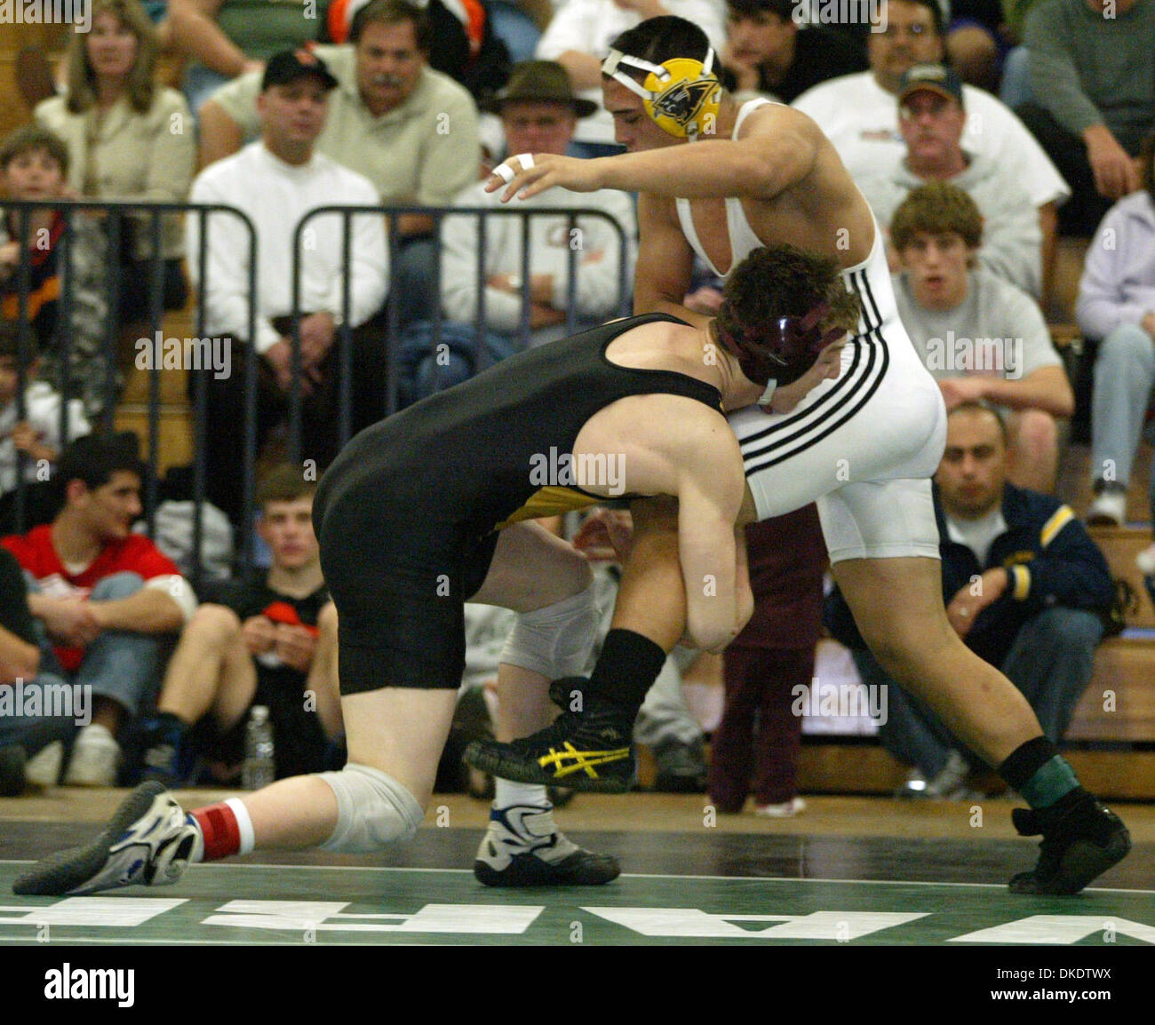 Los Lomas High's Jason Welch snatches a leg during his 160lb finals ...
