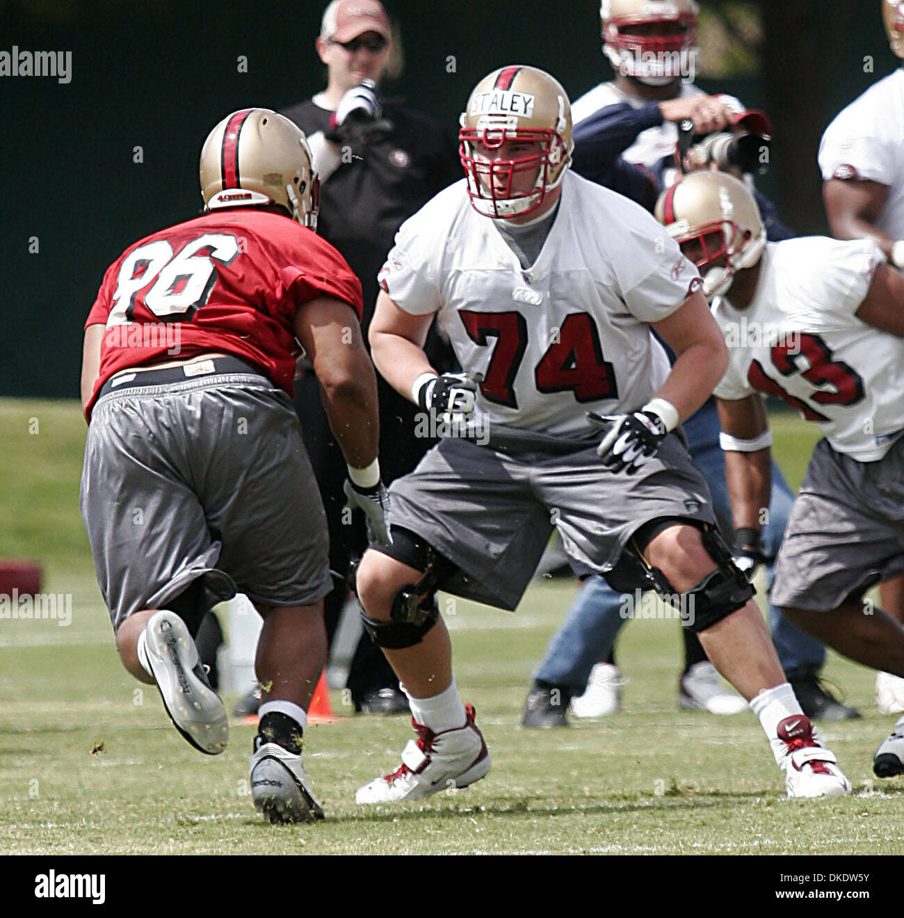 Joe staley hi-res stock photography and images - Alamy