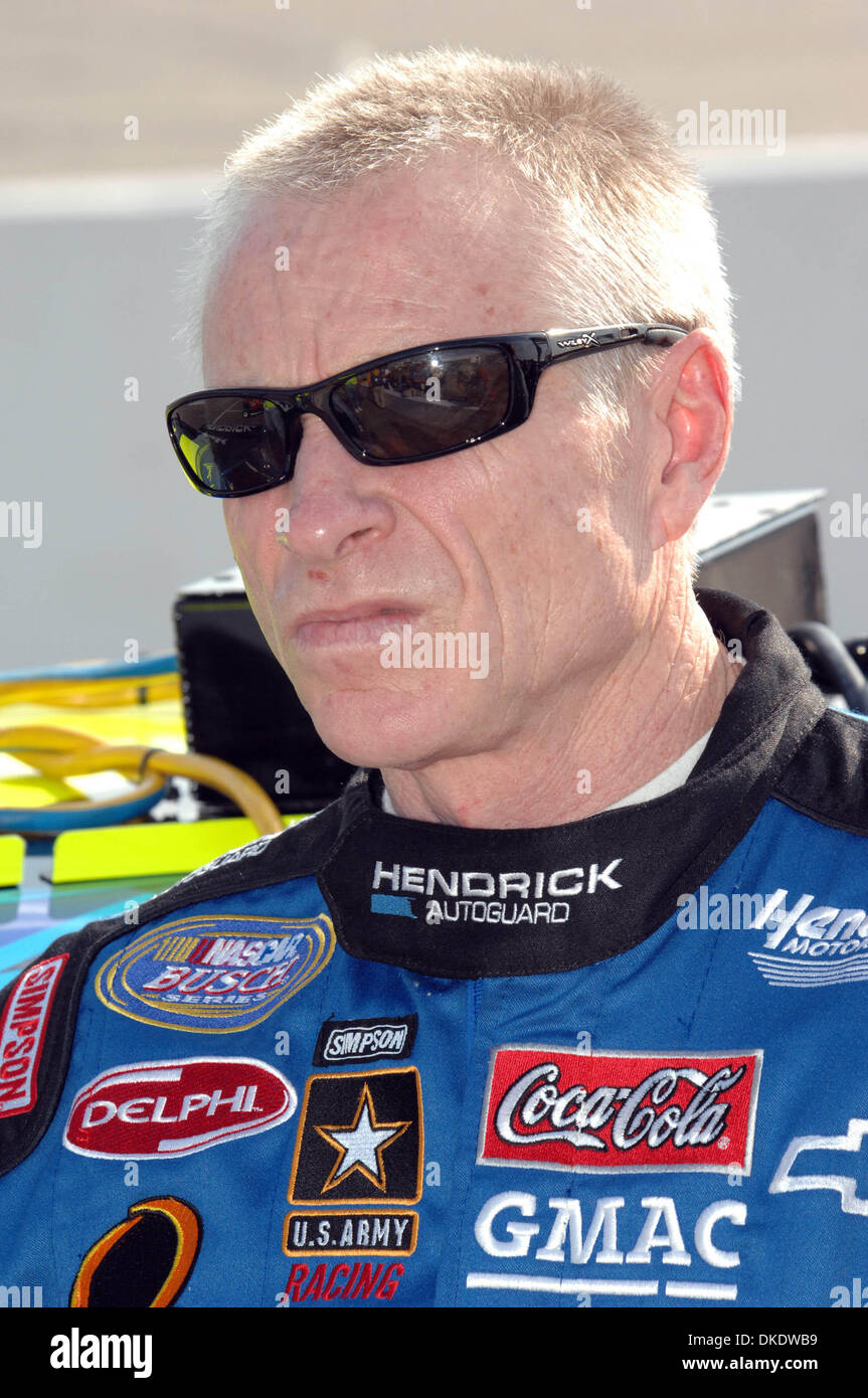 May 11, 2007 - Darlington, SC, USA -Nascar Busch Series Driver MARK ...