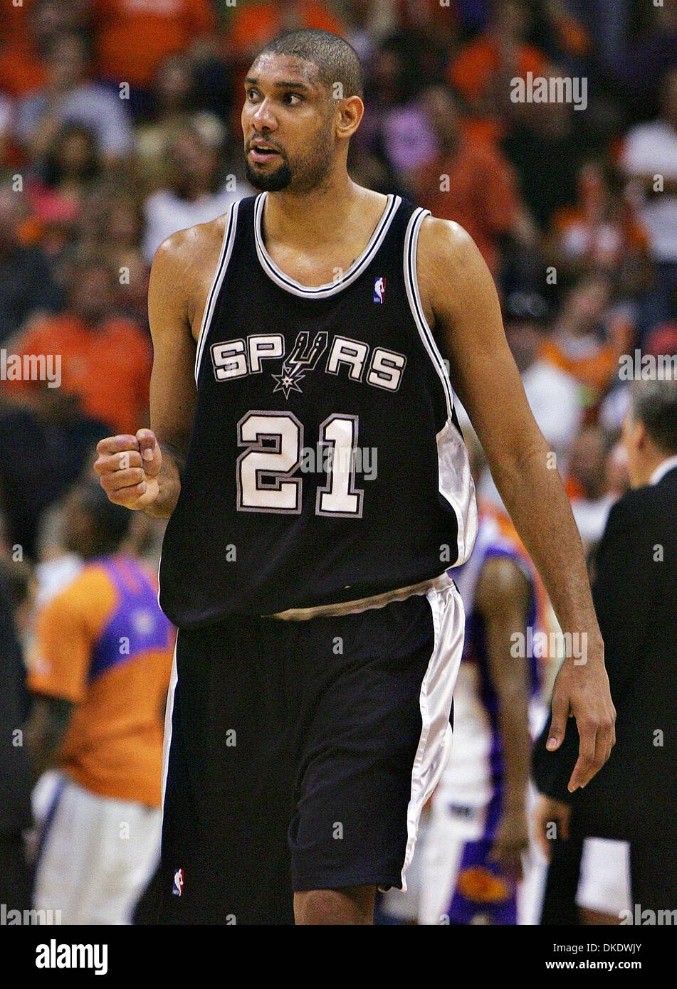 San antonio spurs tim duncan win hi-res stock photography and images ...