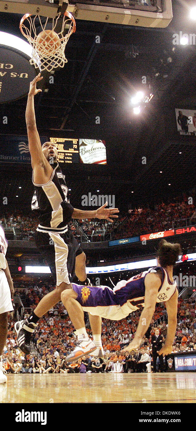 May 17, 2007 - Phoenix, AZ, USA - Spurs TIM DUNCAN draws a blocking ...