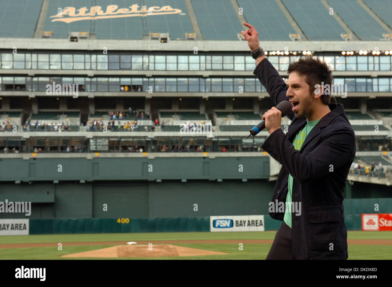 Jun 01, 2007 - Oakland, CA, USA - Singer KEITH VARON sings the national ...