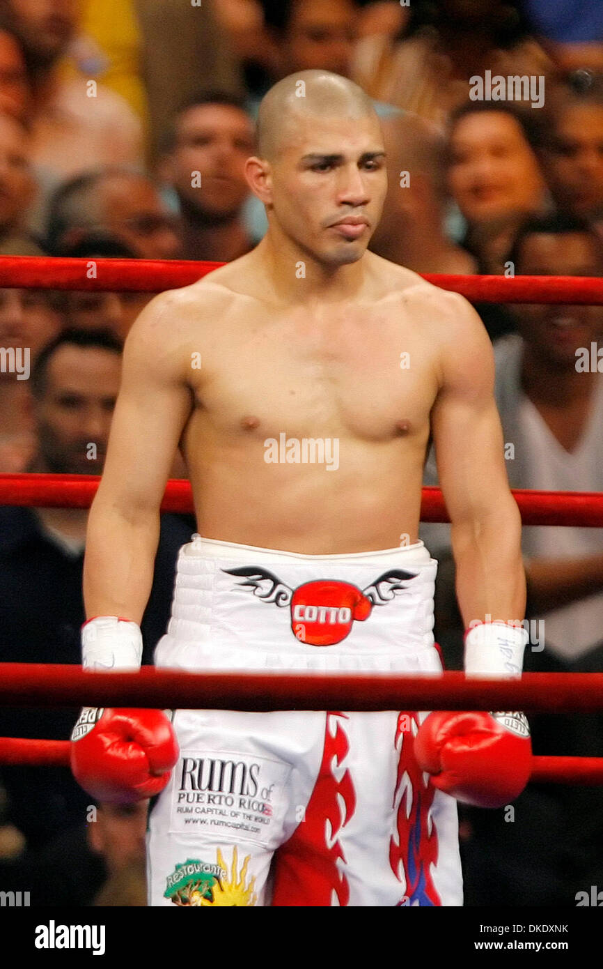 Jun 09, 2007 - New York, NY, USA - BOXING: MIGUEL COTTO of Puerto Rico ...