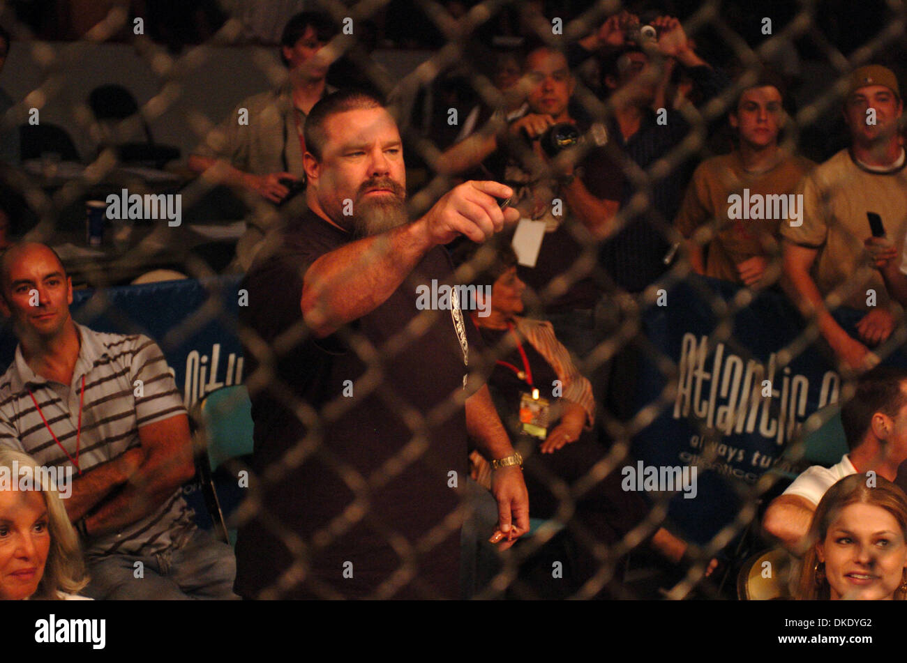 Kimbo slice fighting hi-res stock photography and images - Alamy