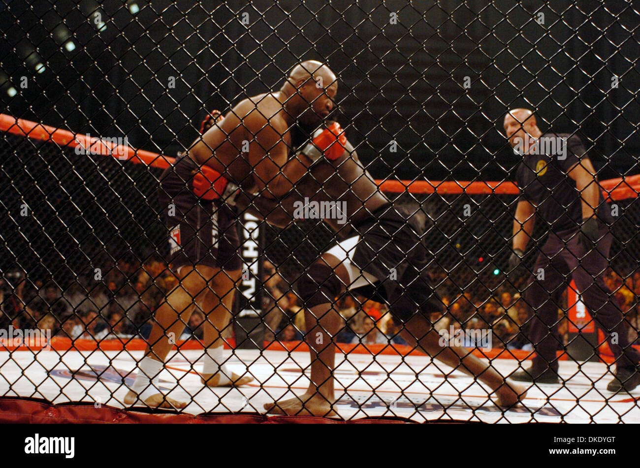 Kimbo slice fighting hi-res stock photography and images - Alamy