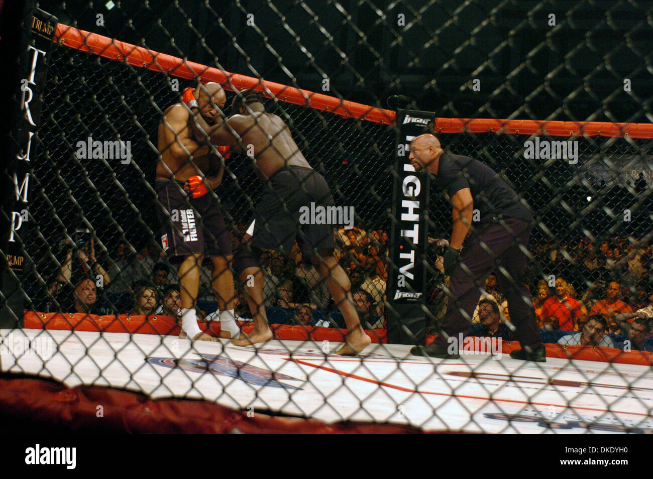 Jun 24, 2007 - Atlantic City, NJ, USA - KIMBO SLICE (R) and RAY MERCER ...
