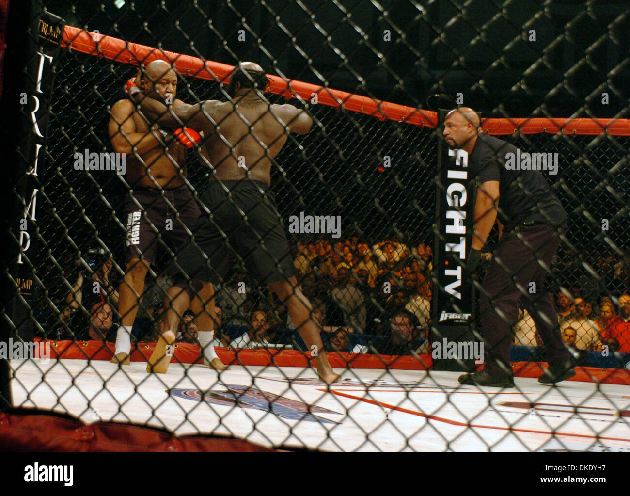 Jun 24, 2007 - Atlantic City, NJ, USA - KIMBO SLICE (R) and RAY MERCER ...