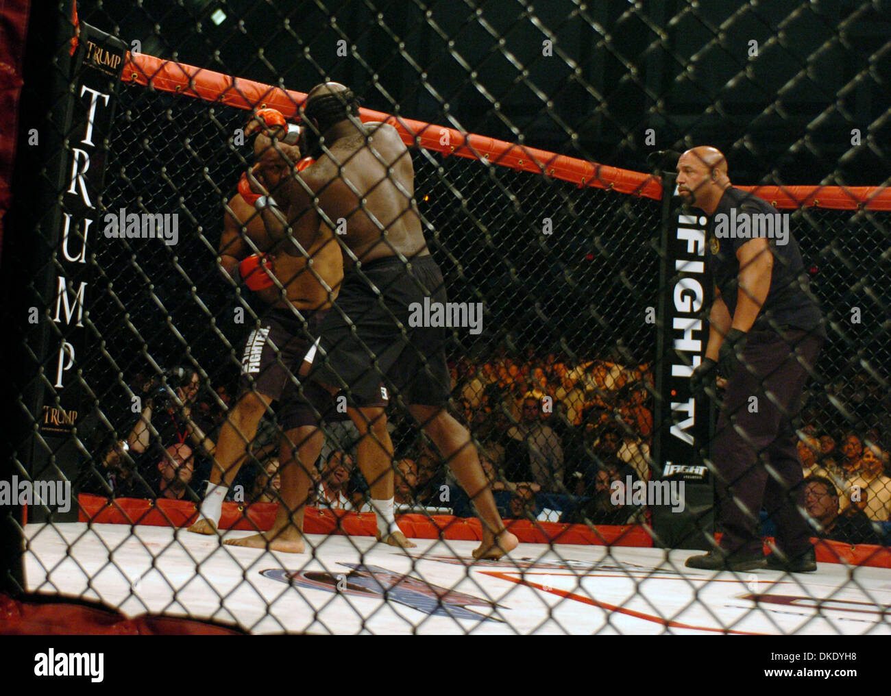 Jun 24, 2007 - Atlantic City, NJ, USA - KIMBO SLICE (R) and RAY MERCER ...