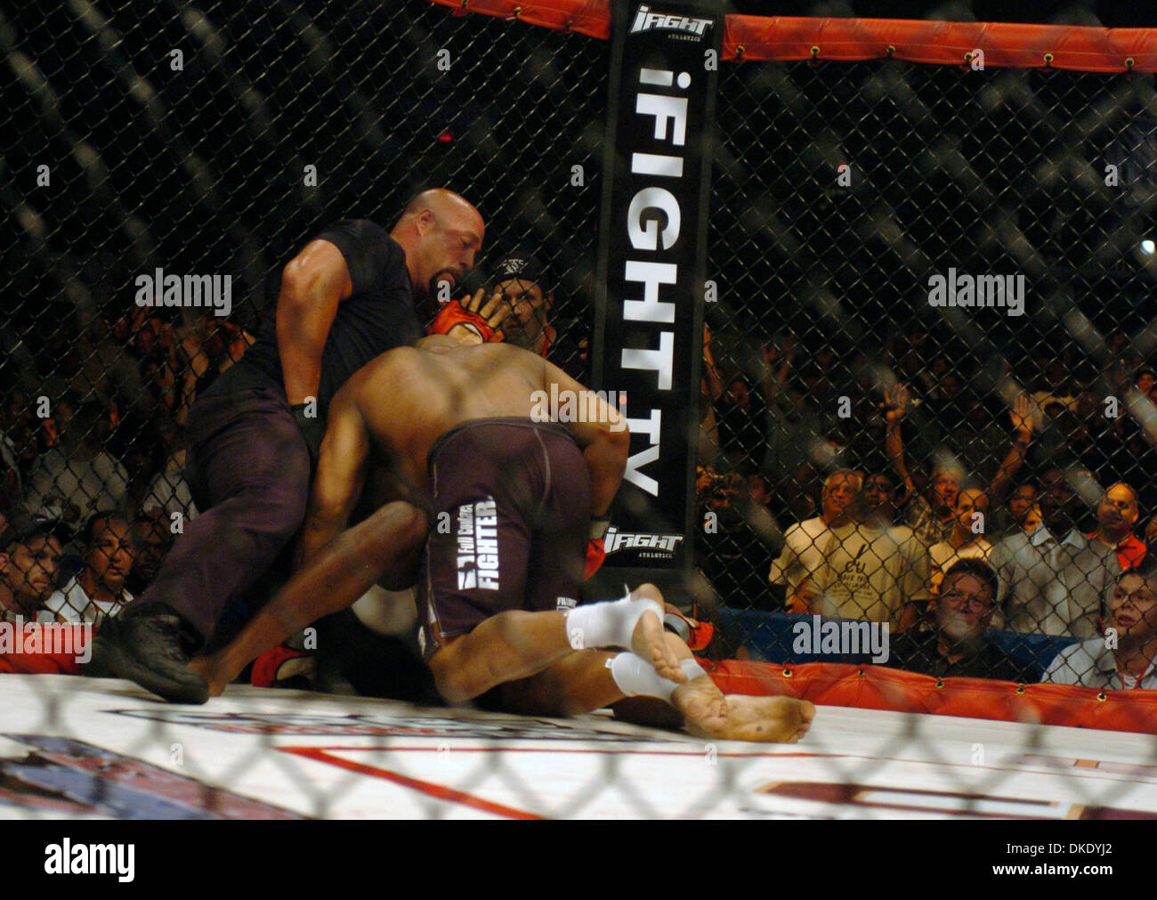 Kimbo slice fighting hi-res stock photography and images - Alamy