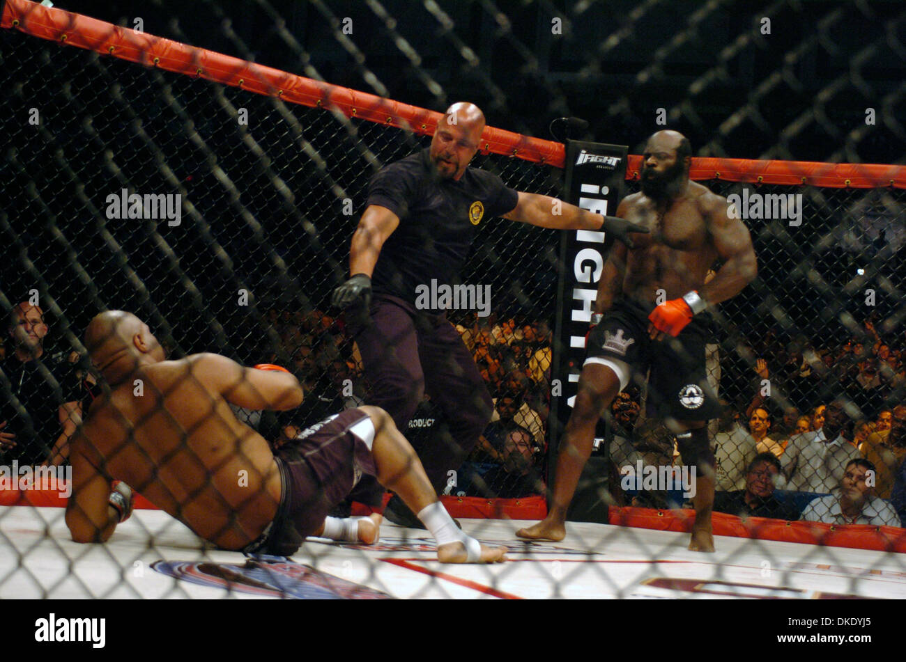 Kimbo slice fighting hi-res stock photography and images - Alamy