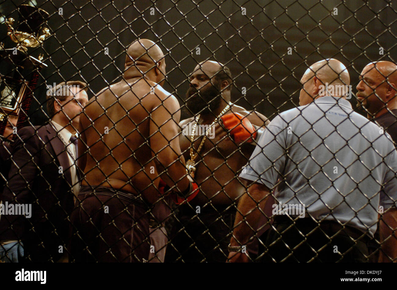 Jun 24, 2007 - Atlantic City, NJ, USA - KIMBO SLICE (C) and RAY MERCER ...