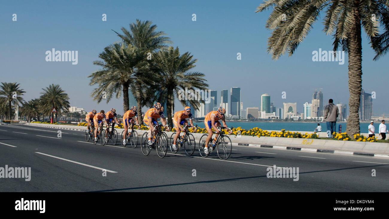 Jan 28, 2007 - Doha, Qatar - Stage 1: 6 km team time trial, Doha ...