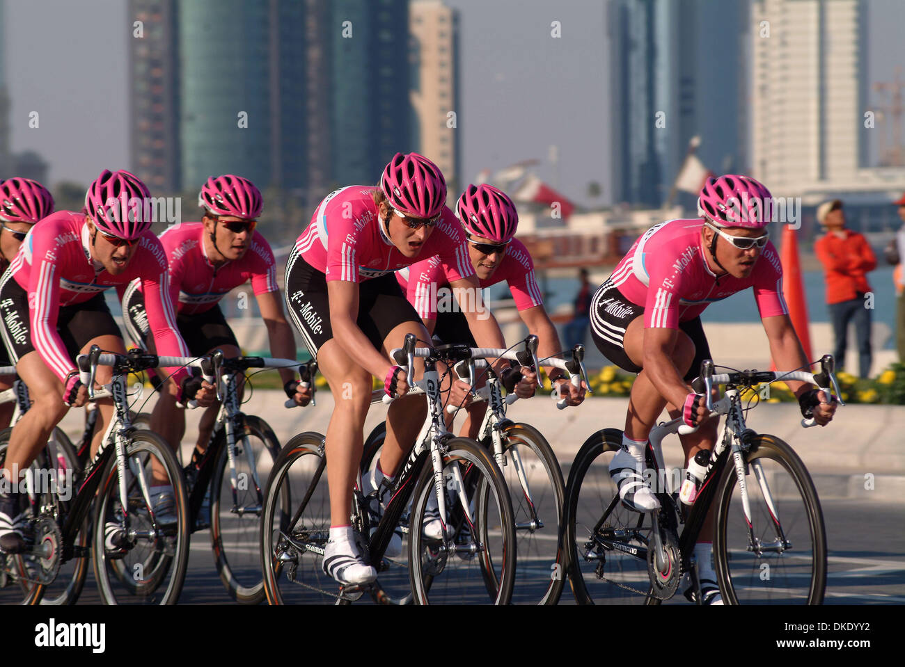 Jan 28, 2007 - Doha, Qatar - Stage 1: 6 km team time trial, Doha ...