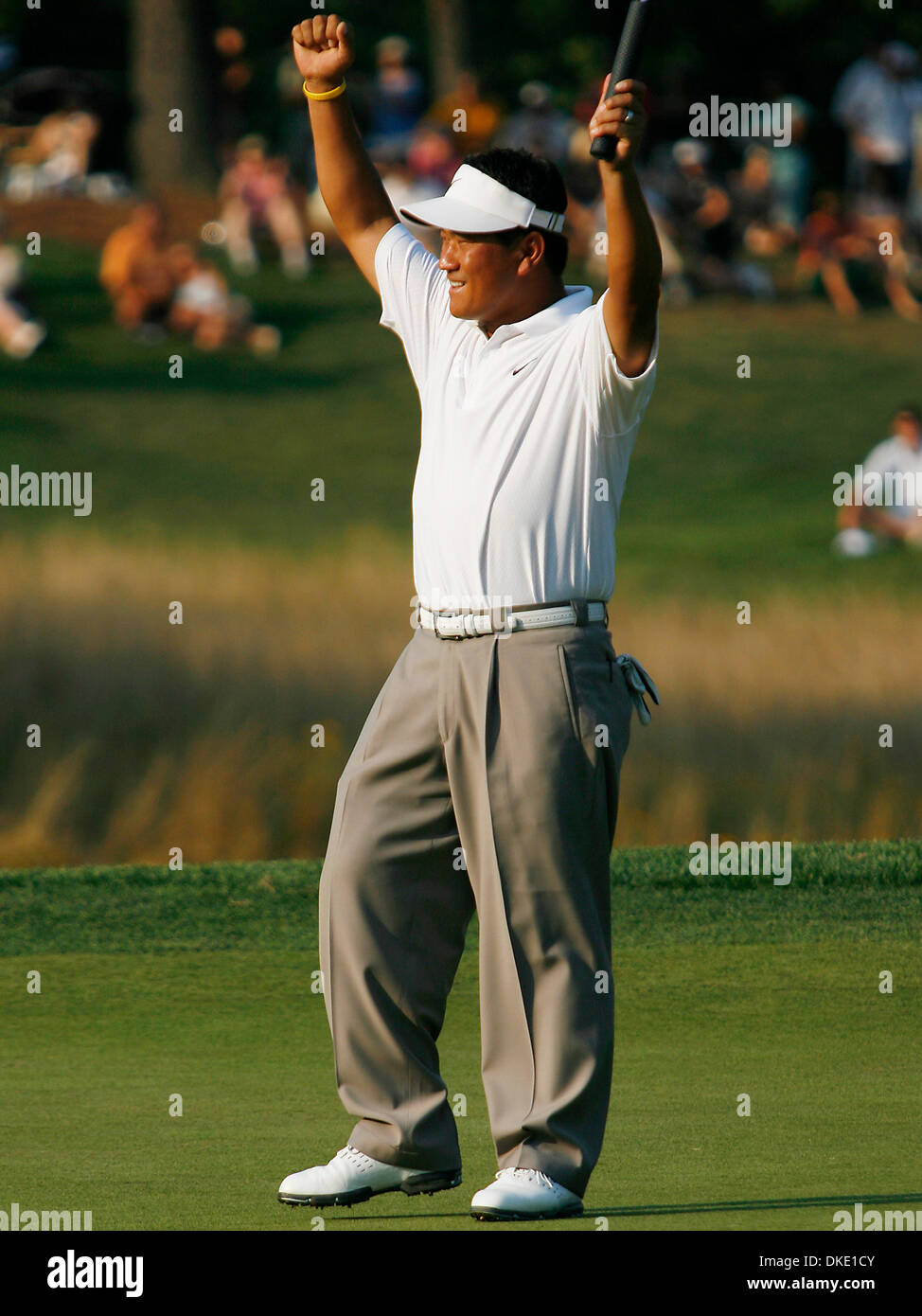 Jul 08, 2007 - Bethesda, MD, USA - K.J. CHOI celebrates his PGA ...