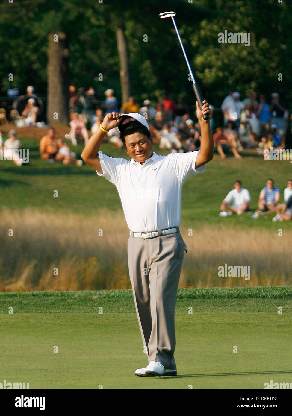 Jul 08, 2007 - Bethesda, MD, USA - K.J. CHOI celebrates his PGA ...