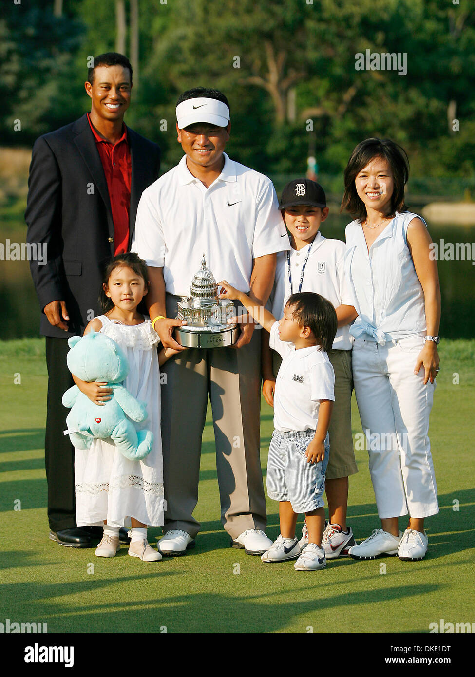 Jul 08, 2007 - Bethesda, MD, USA - TIGER WOODS, K.J. CHOI and his ...