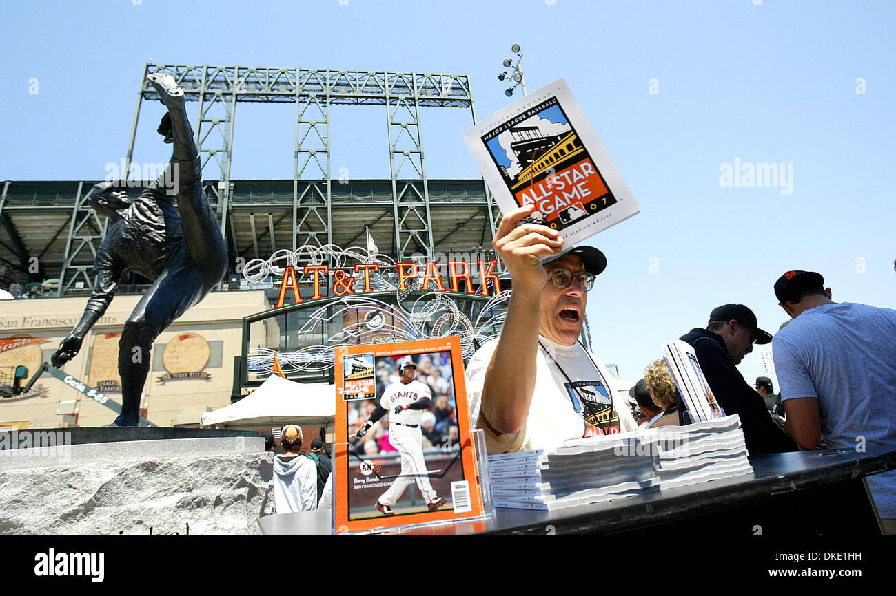 July 9th, 2007 - San Francisco, CA, USA - Program vendor Kenny Keltz ...