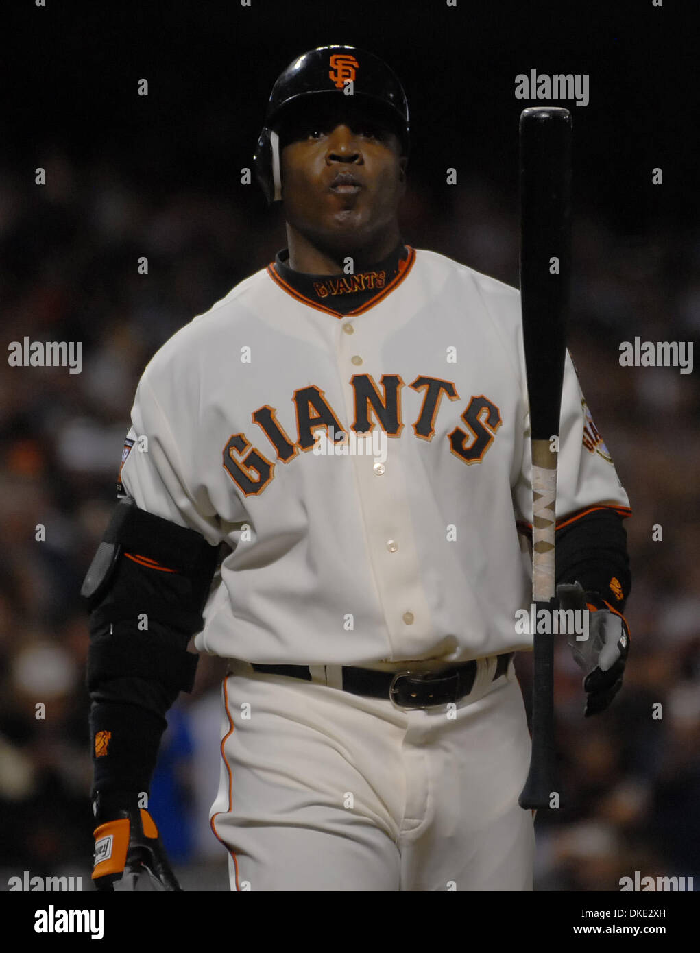 Barry bonds bat giants hi-res stock photography and images - Alamy