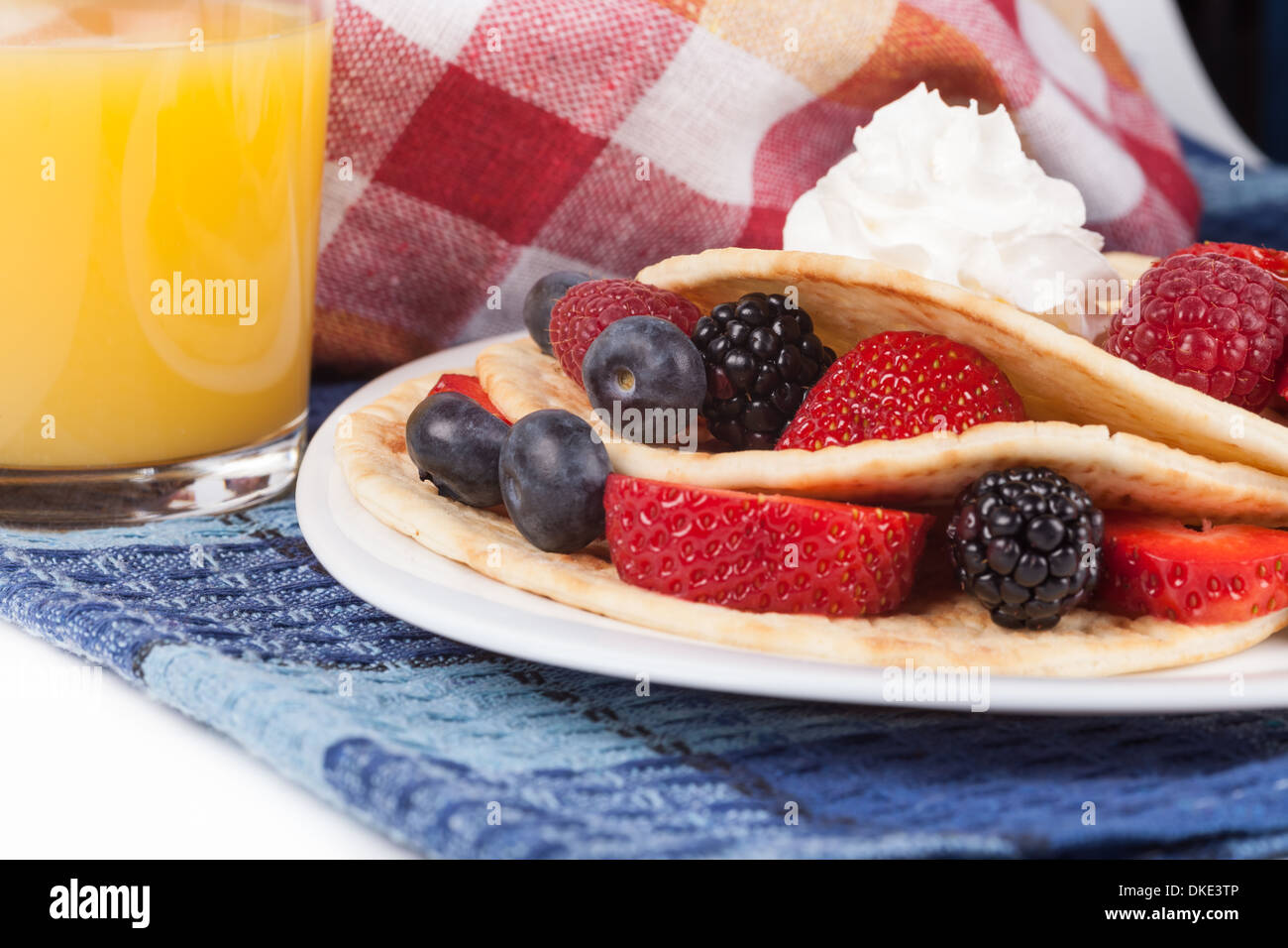 Cakes with cream and blueberries hi-res stock photography and images ...