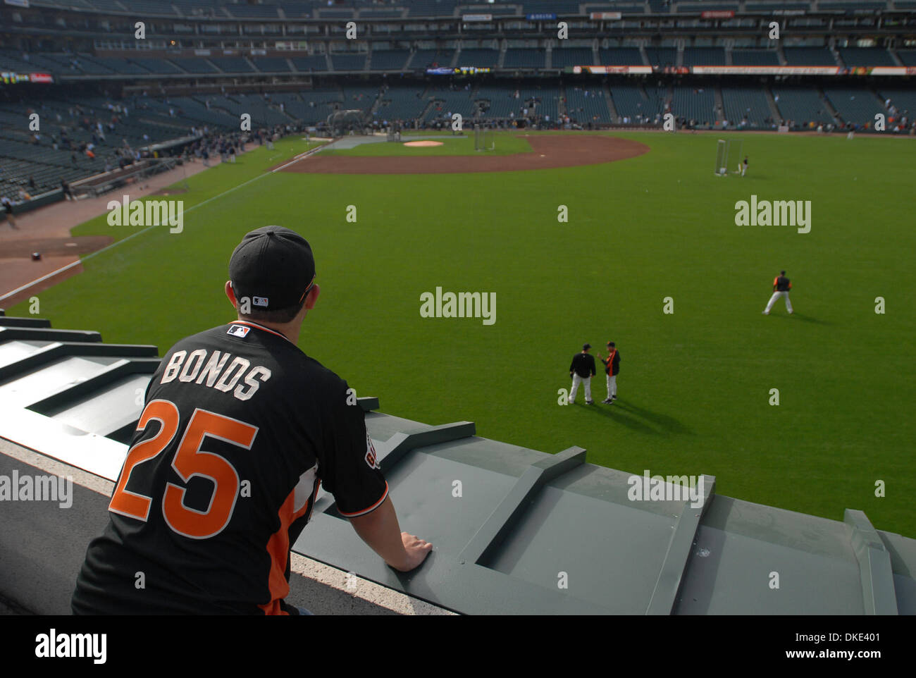 August 6th 2007 - San Francisco, CA, USA - (LEFT) Giants fan James ...