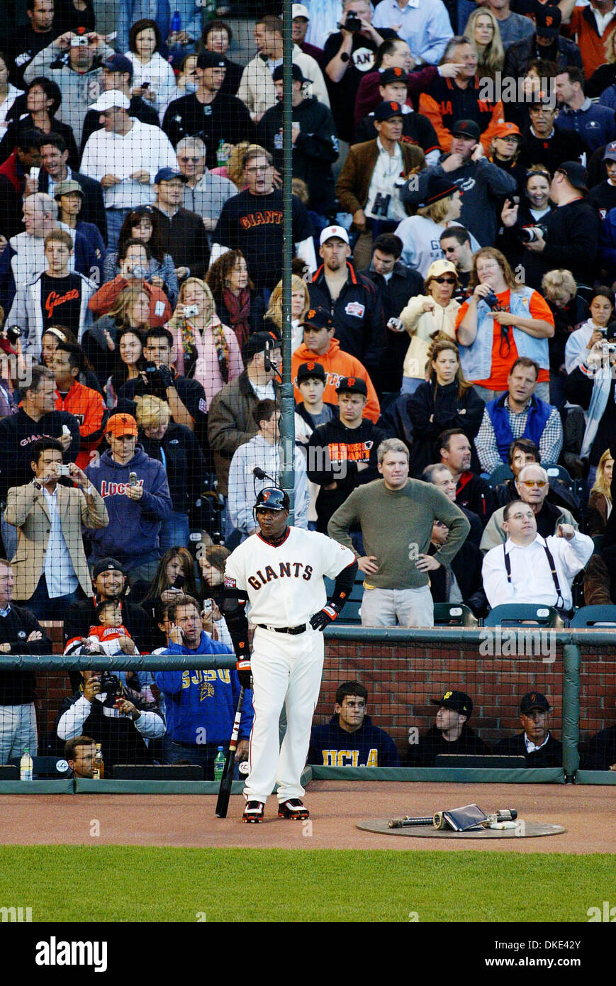 Barry bonds bat giants hi-res stock photography and images - Alamy
