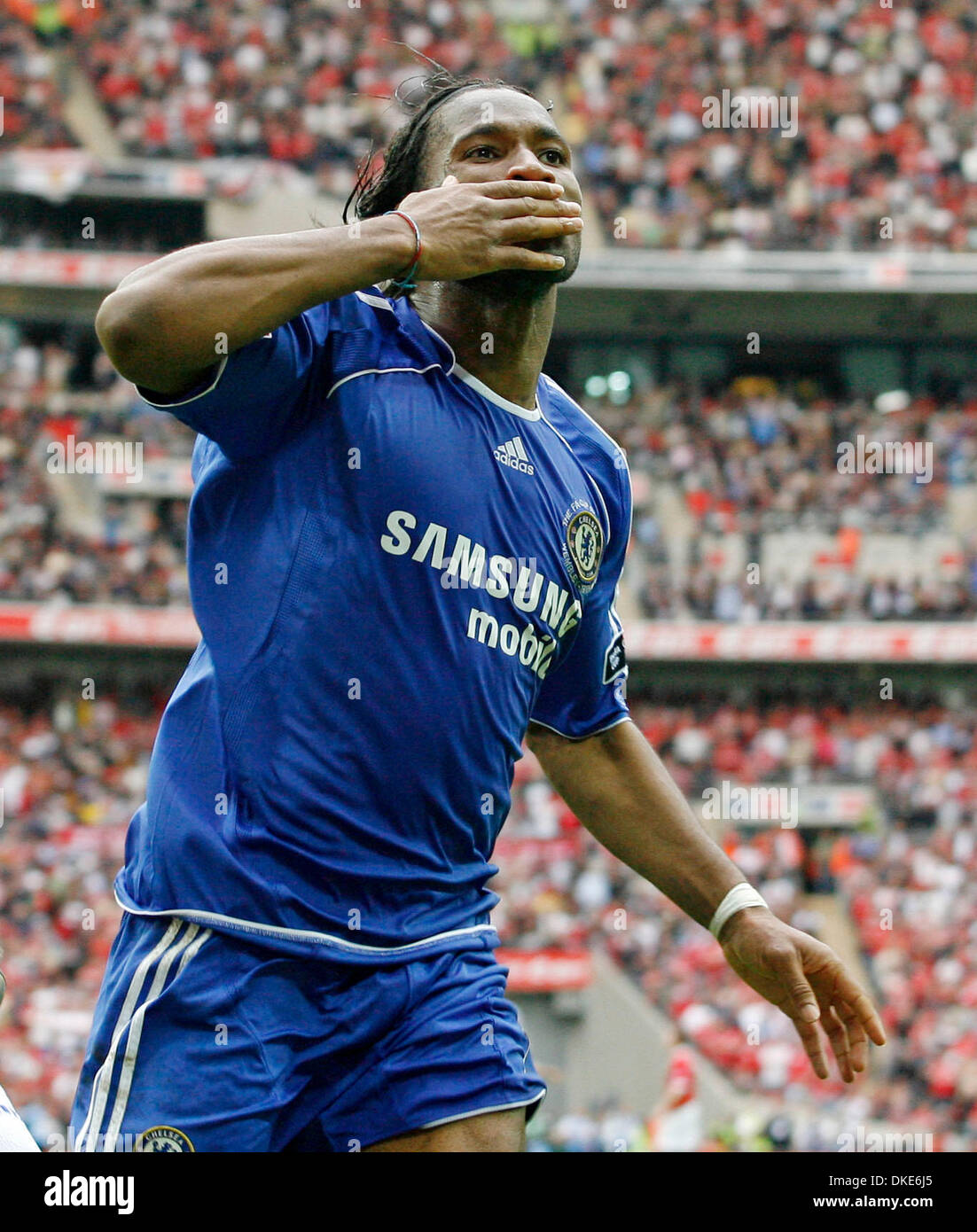 Didier Drogba celebrates scoring Chelsea's late winning goal.(Credit ...