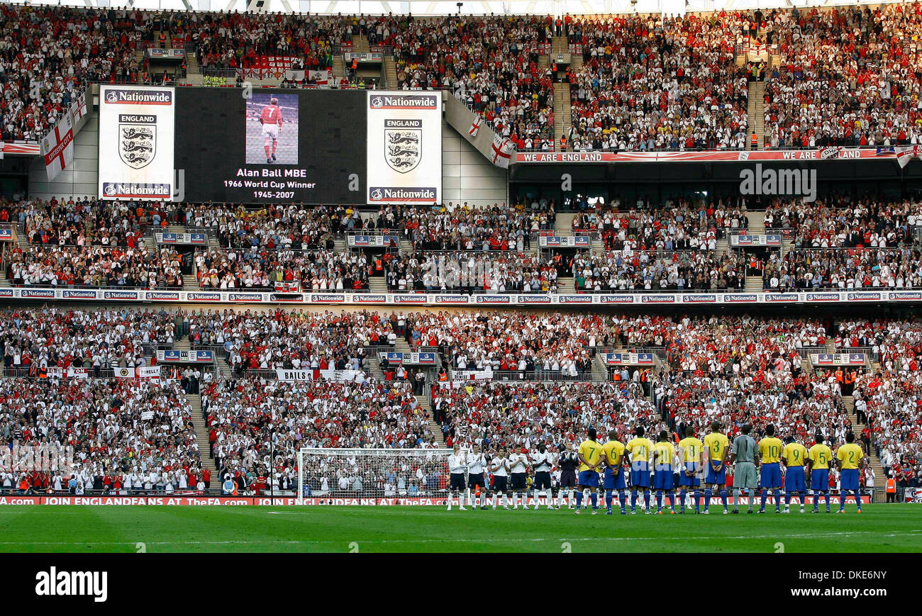 1966 world cup crowd hi-res stock photography and images - Alamy