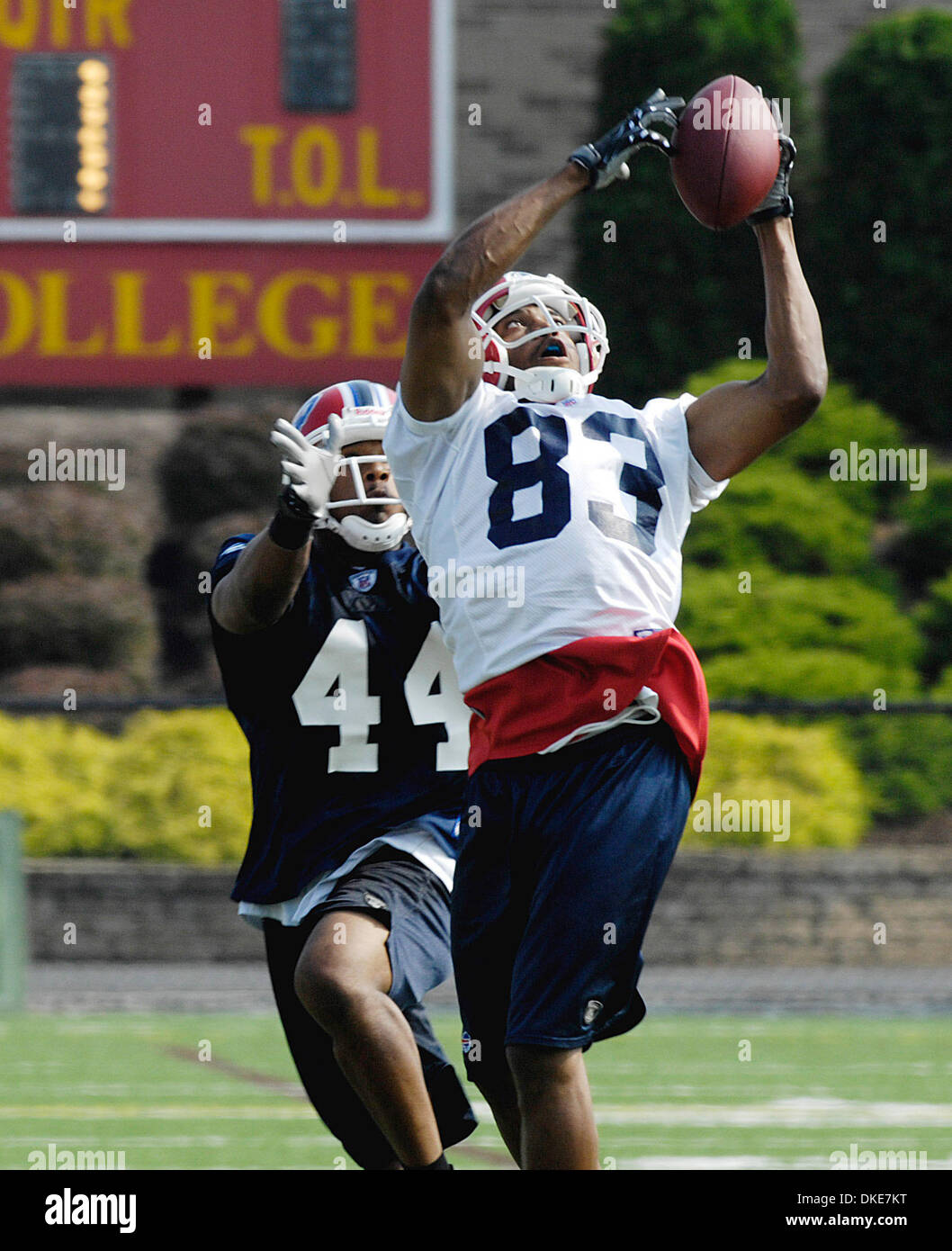 July 28, 2007: Wide receiver Lee Evans (#83) and cornerback Jason ...