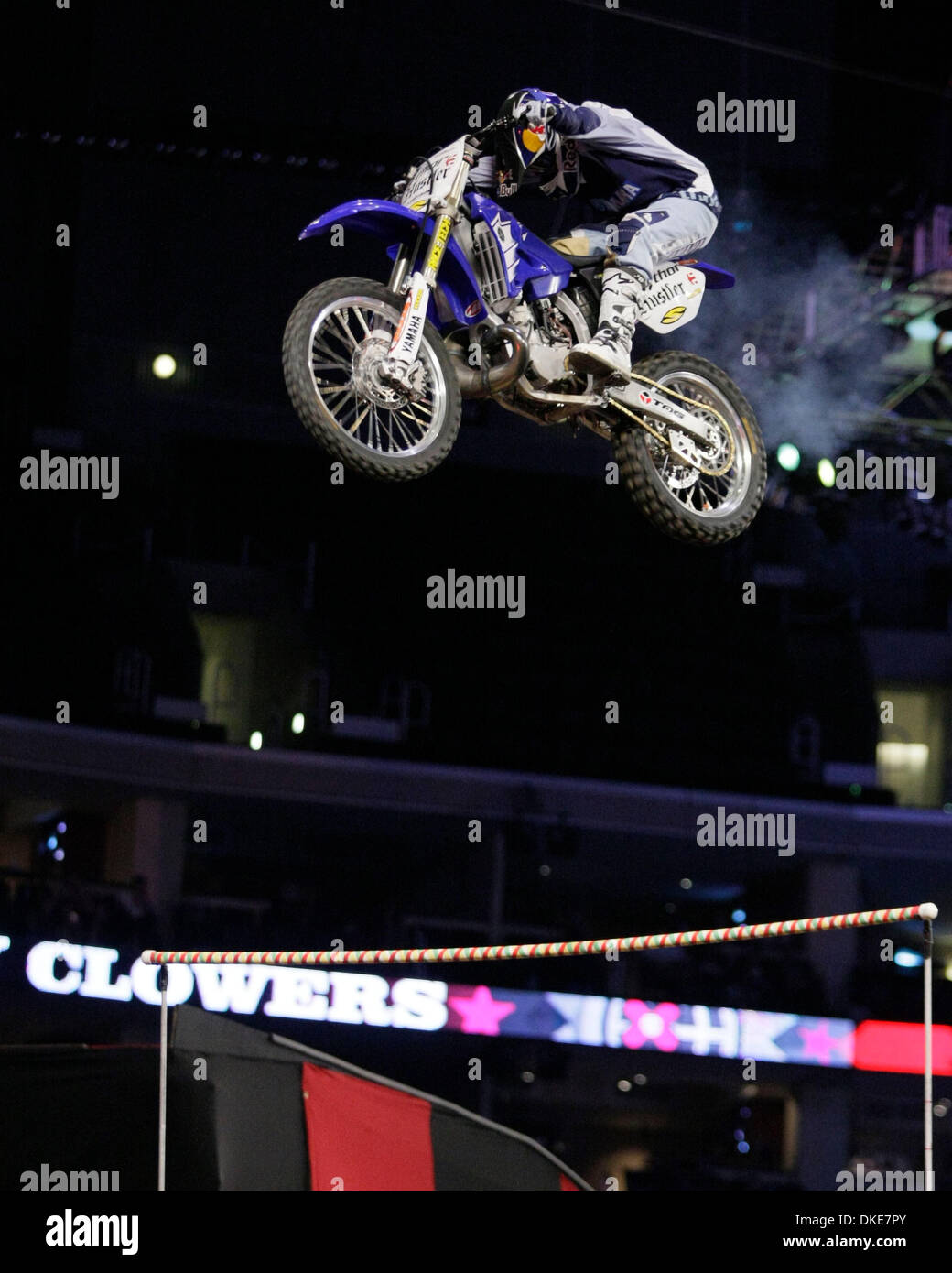 August 3, 2007 - Los Angeles, CA..Tommy Clowers wins a silver medal in ...