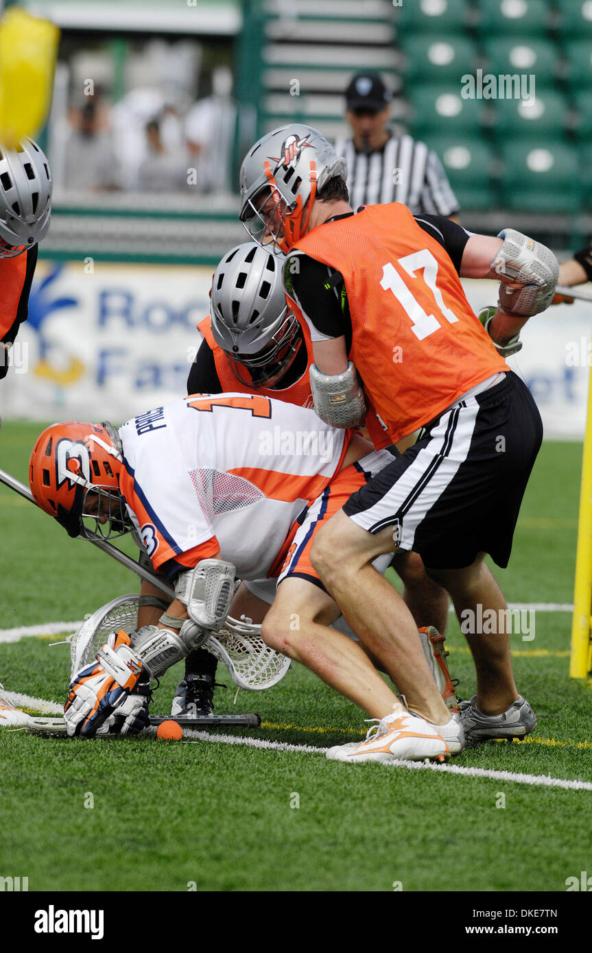 August 25, 2007: Denver Outlaws Tom Ethington (#17) and Philadelphia ...