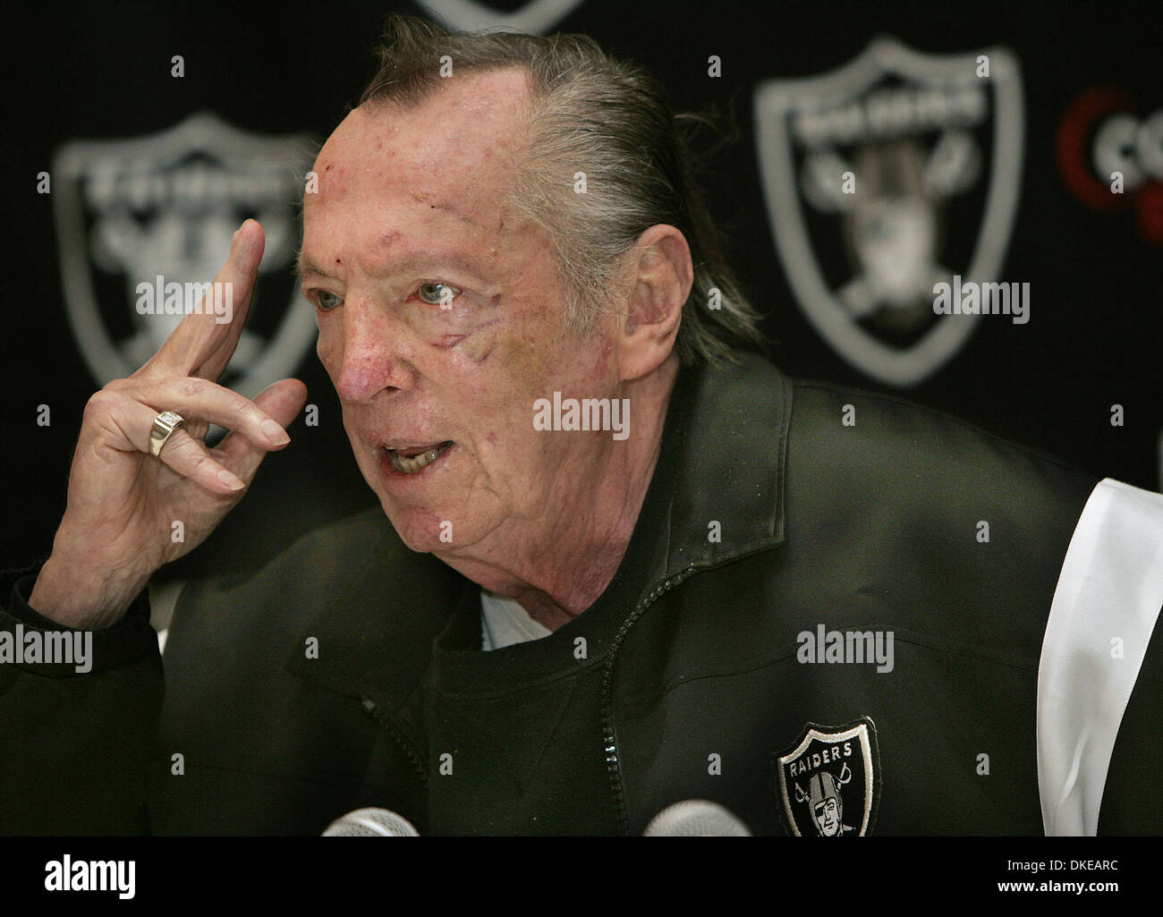 Al davis raiders hi-res stock photography and images - Alamy