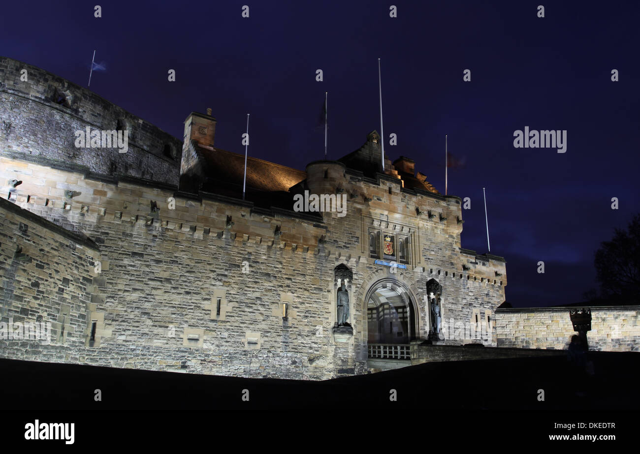 Edinburgh castle night hi-res stock photography and images - Alamy