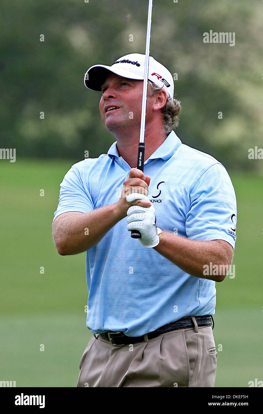 SPORTS Mathias Gronberg follows his approach up onto the 9th green ...
