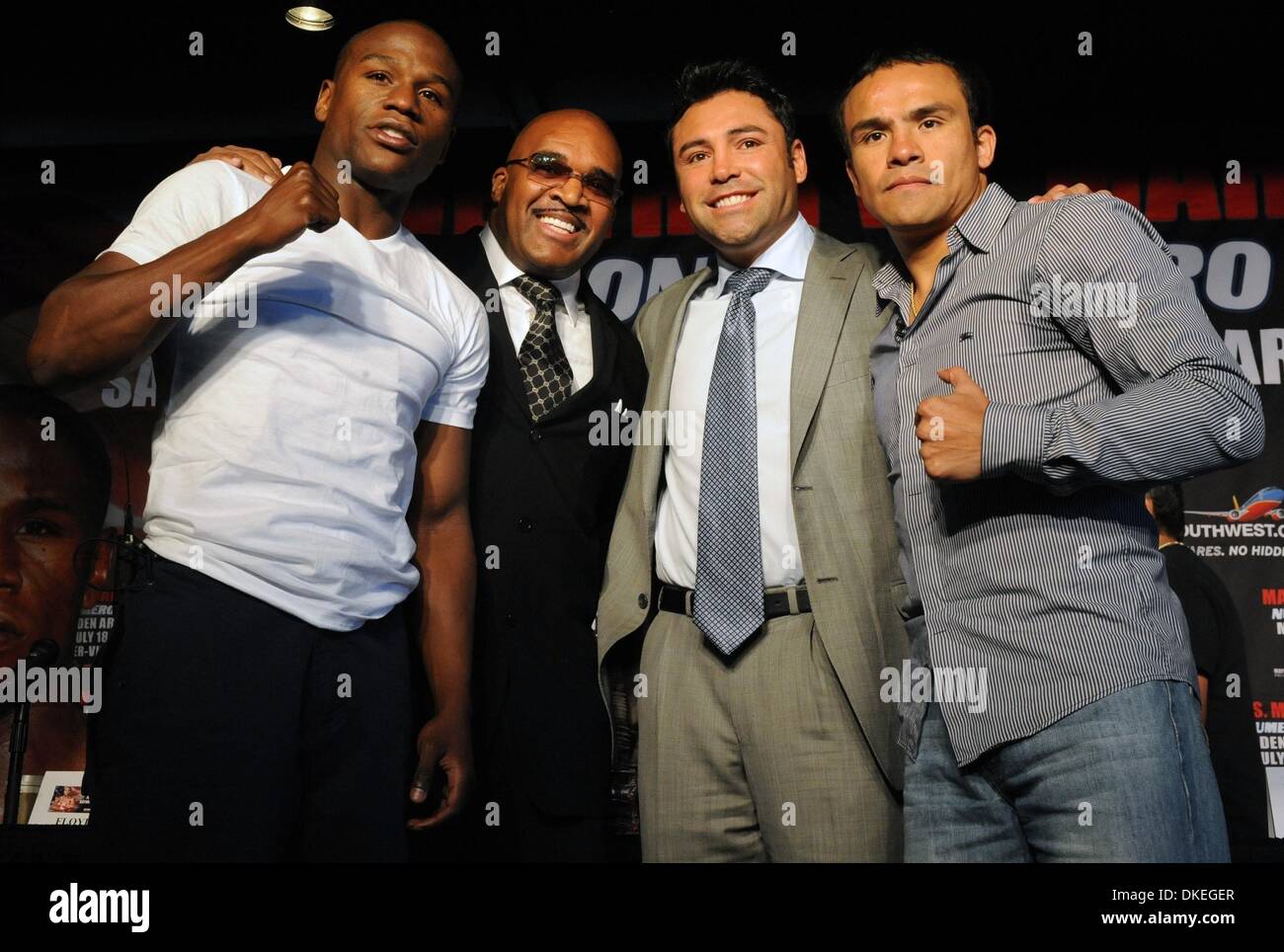 May 19, 2009 - Manhattan, New York, USA - FLOYD MAYWEATHER (L), LEONARD ...