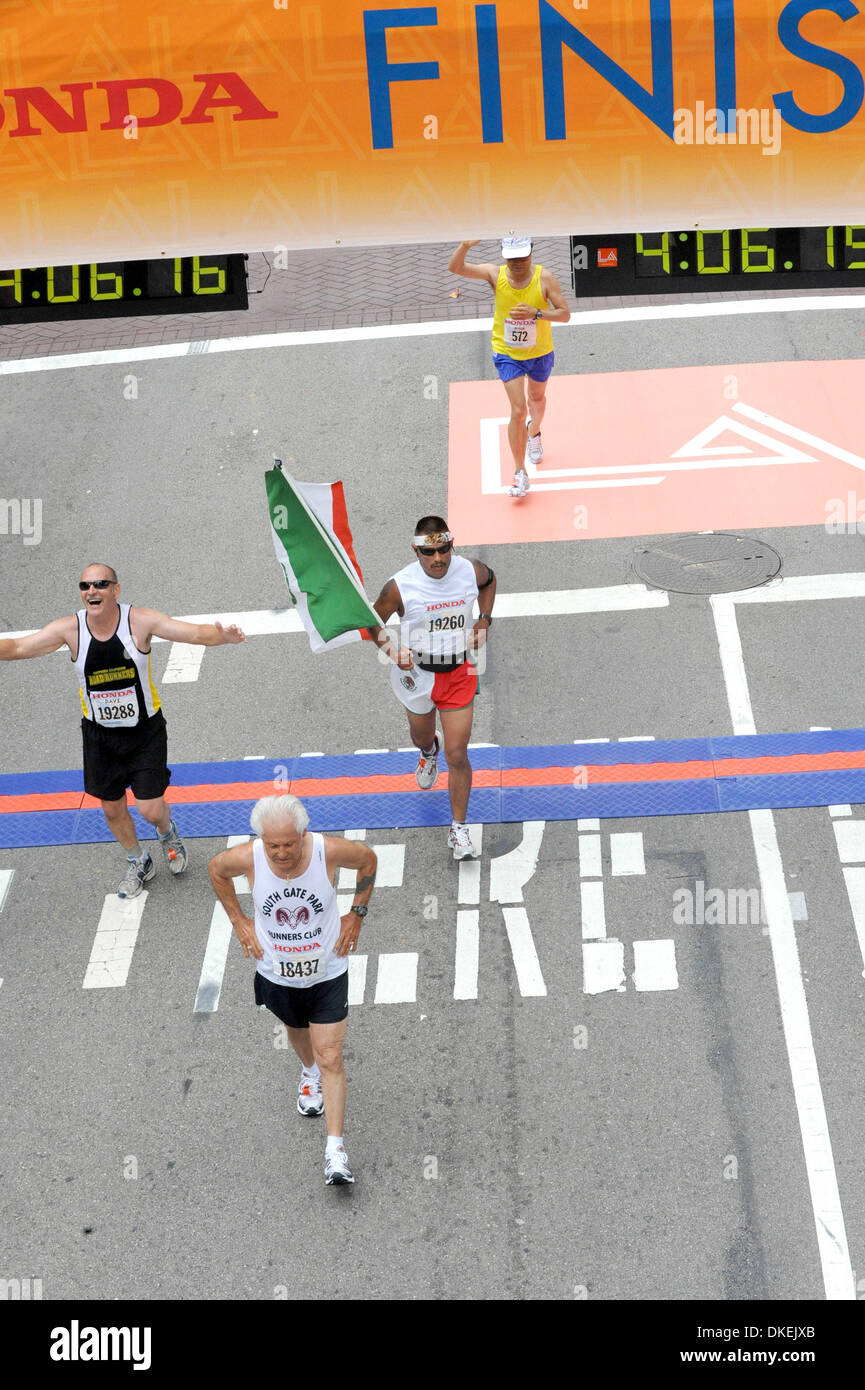 May 25, 2009 - Los Angeles, California, USA - Runners cross the finish ...