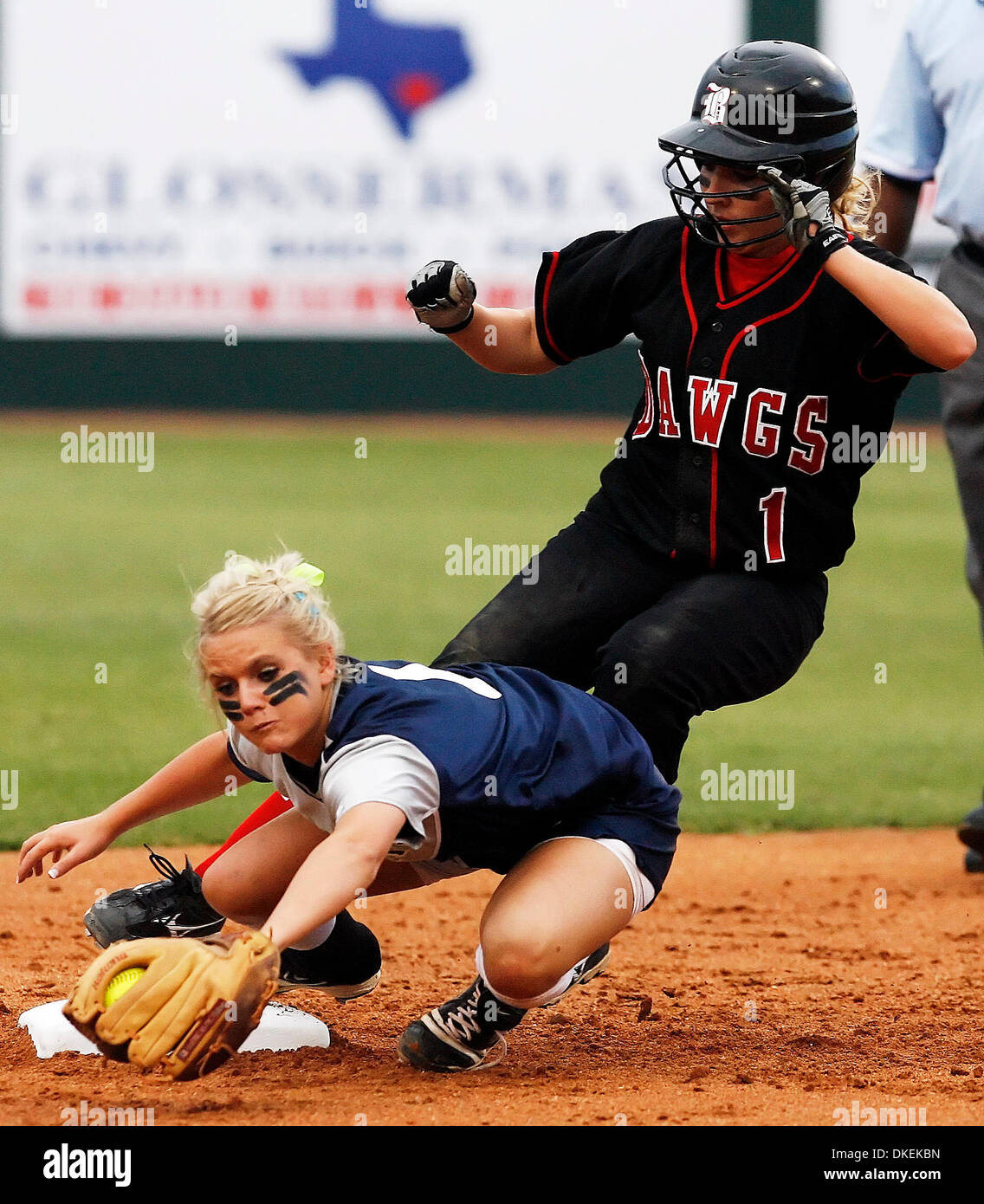Smithson Valley's Paige Hamilton (bottom) strains to reign in a throw ...