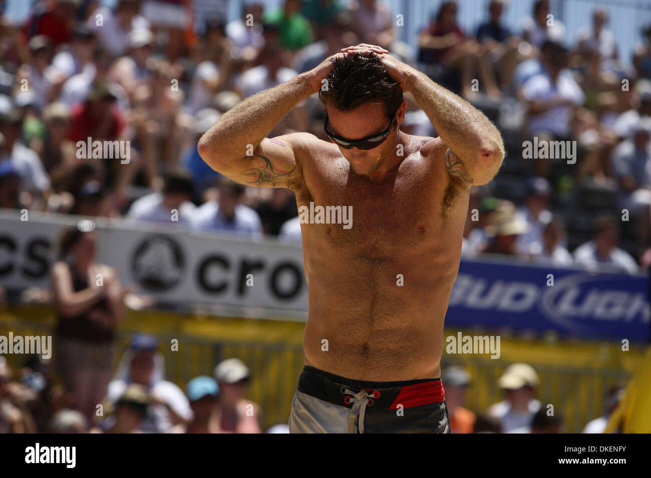 May 31, 2009 - Atlanta, Georgia, USA - MATT OLSON holds his head in ...