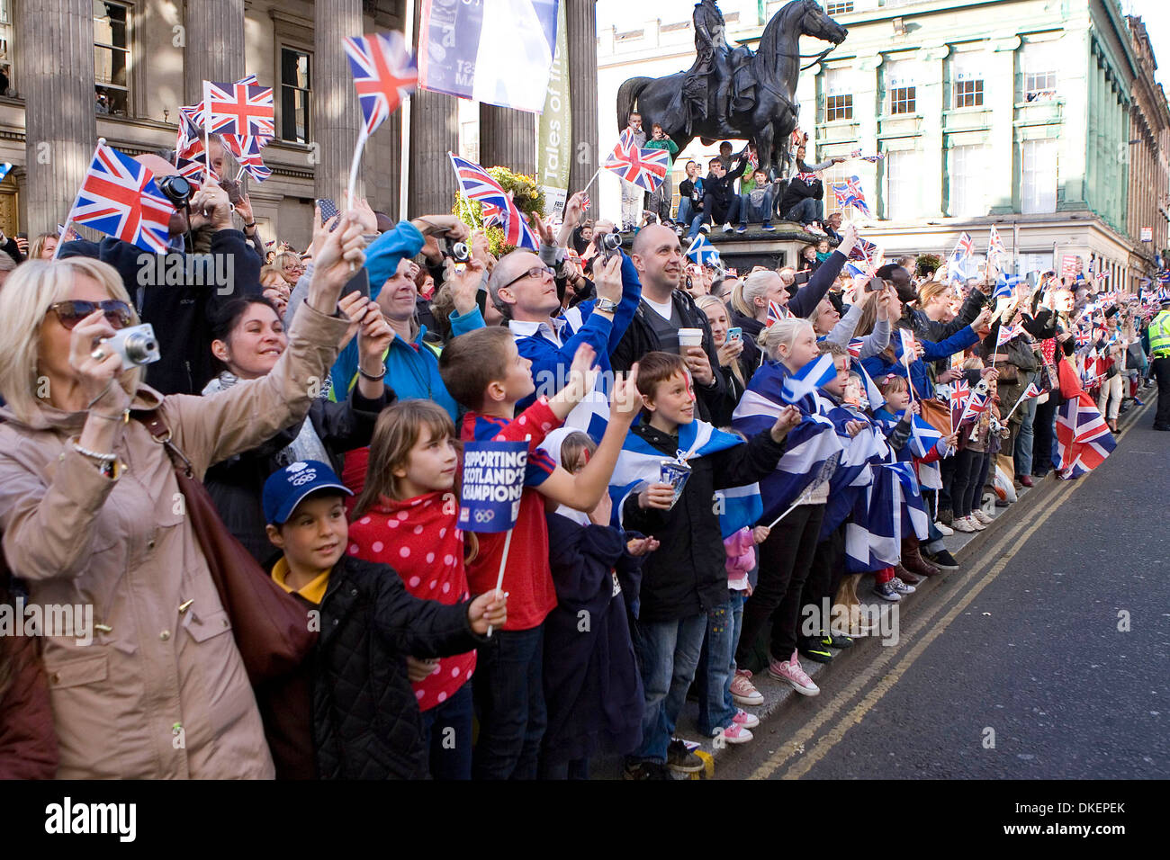 Atmosphere official homecoming parade for Scotland's Olympic and ...