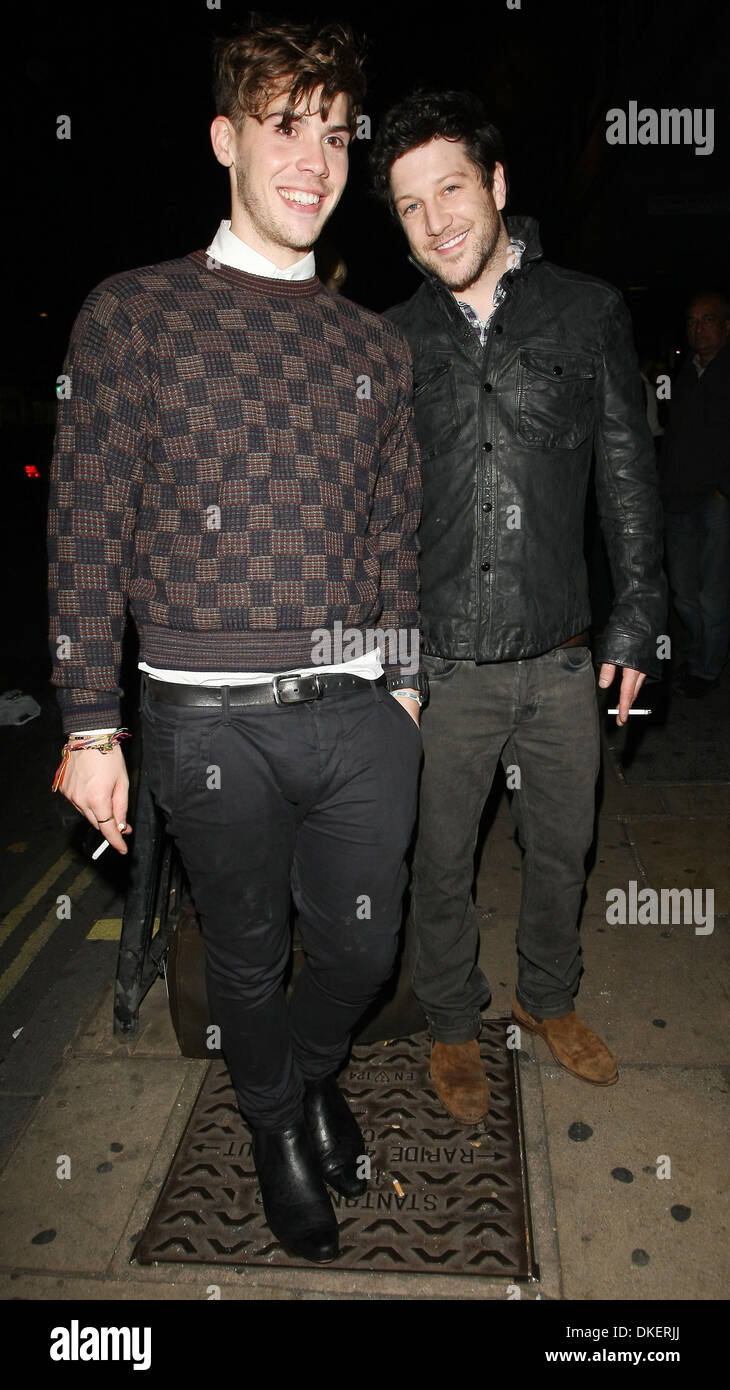 Aiden grimshaw matt cardle smoke hi-res stock photography and images ...