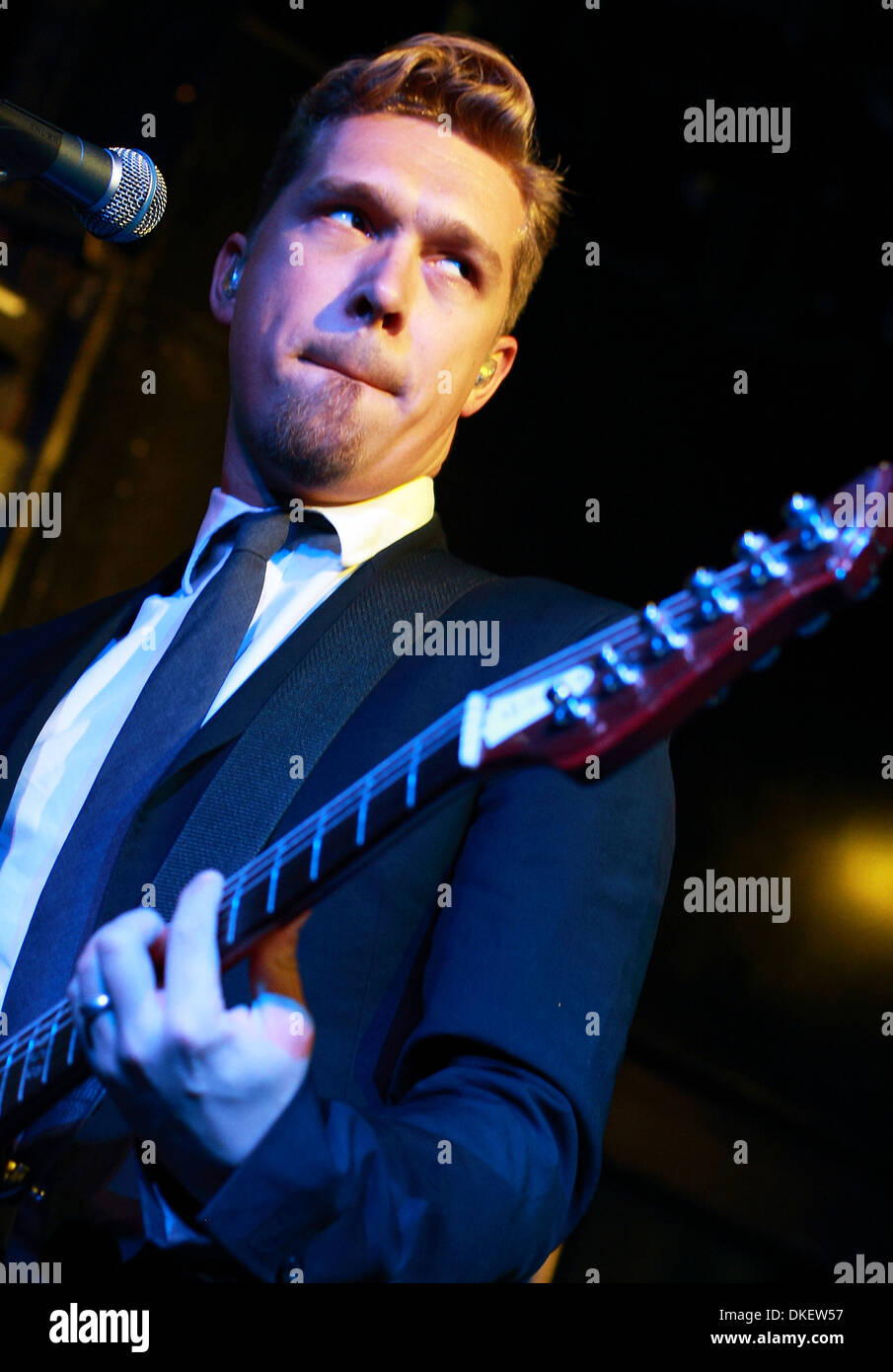 Isaac hanson hi-res stock photography and images - Alamy